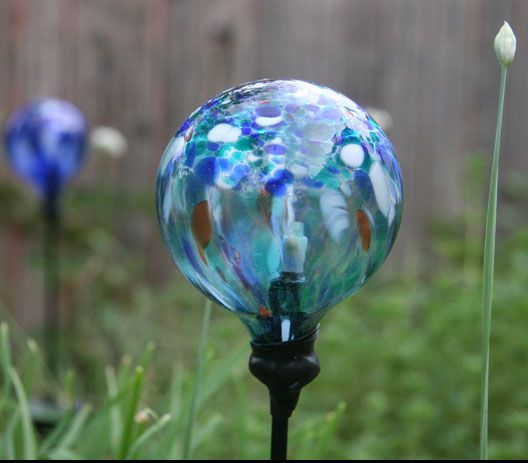 Replace a Broken Glass Globe on a Solar-powered Garden Light : 4 Steps ...