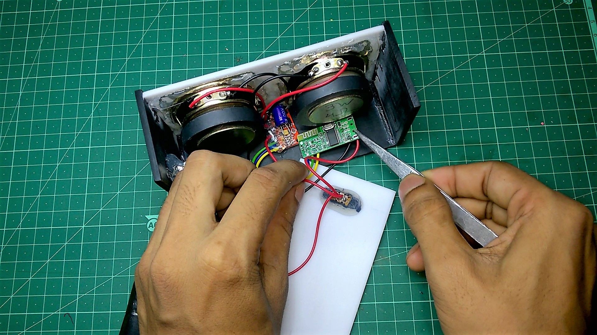 DIY Portable and Powerful Bluetooth Speaker : 11 Steps (with Pictures ...