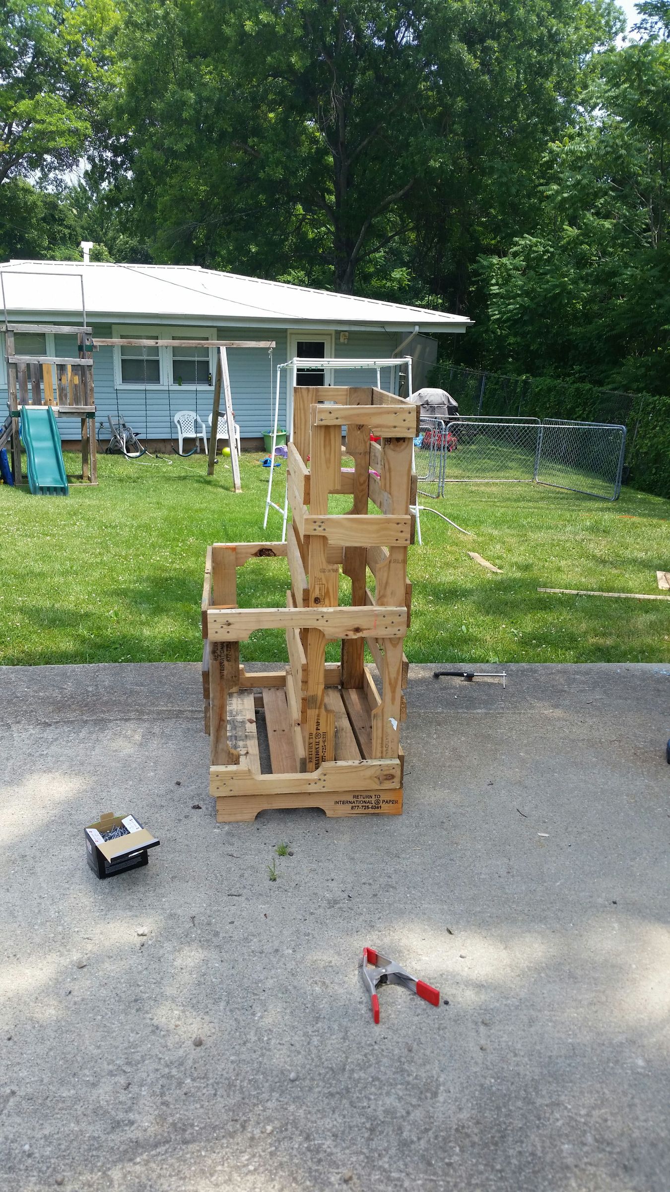 The P.A.L.L.E.T. (Pallet and Loose Lumber Enclosure Tower) : 4 Steps ...