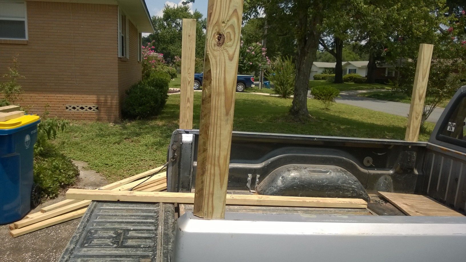 Truck Bed Rail Sides for Hauling : 4 Steps - Instructables