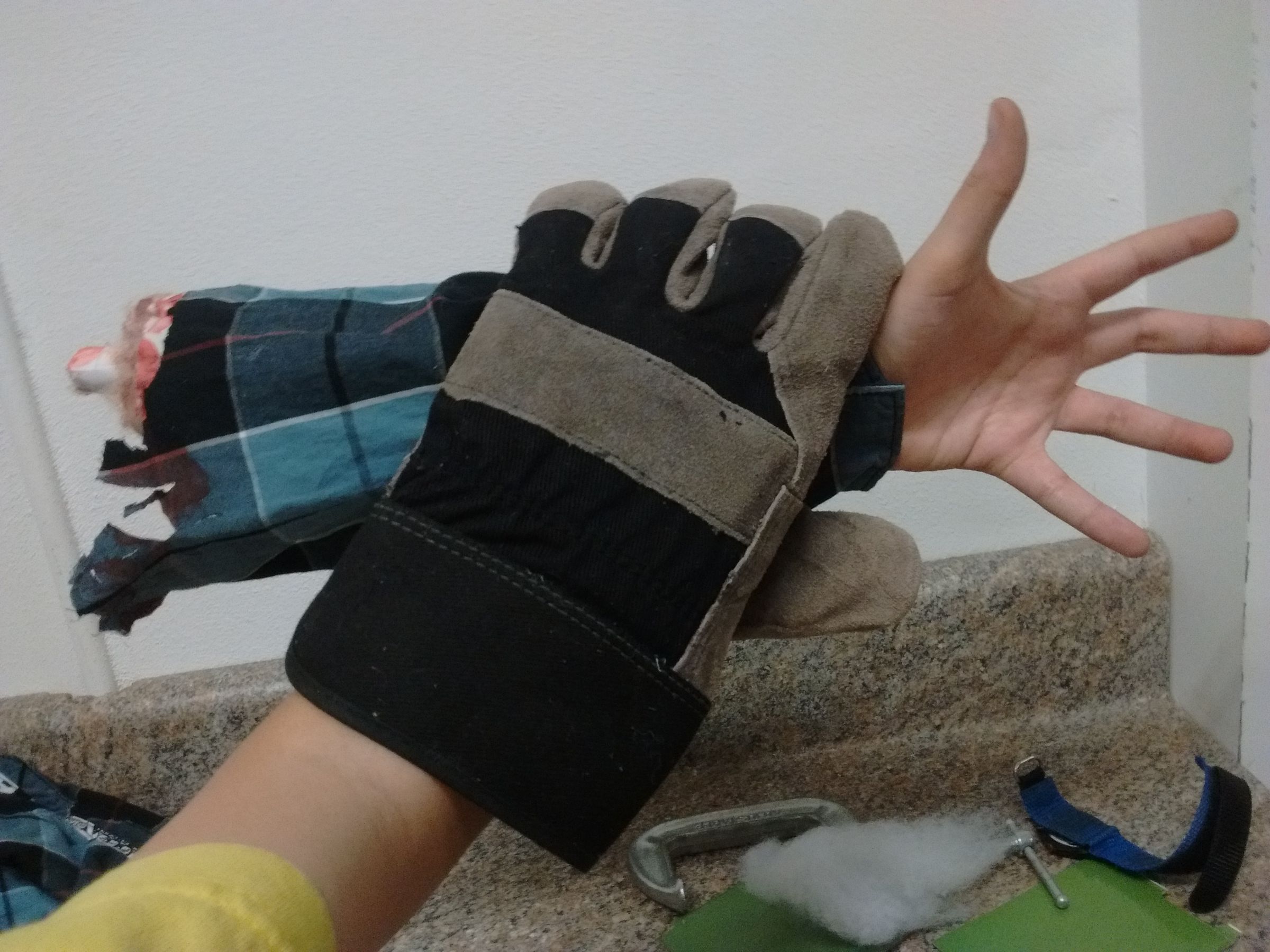 The Living Severed Hand! : 9 Steps (with Pictures) - Instructables