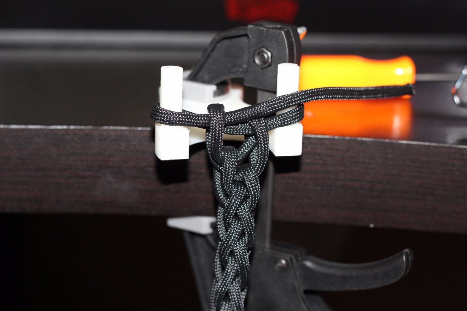 3D Printed Two Peg Spool Knitting - the Beginning : 6 Steps - Instructables