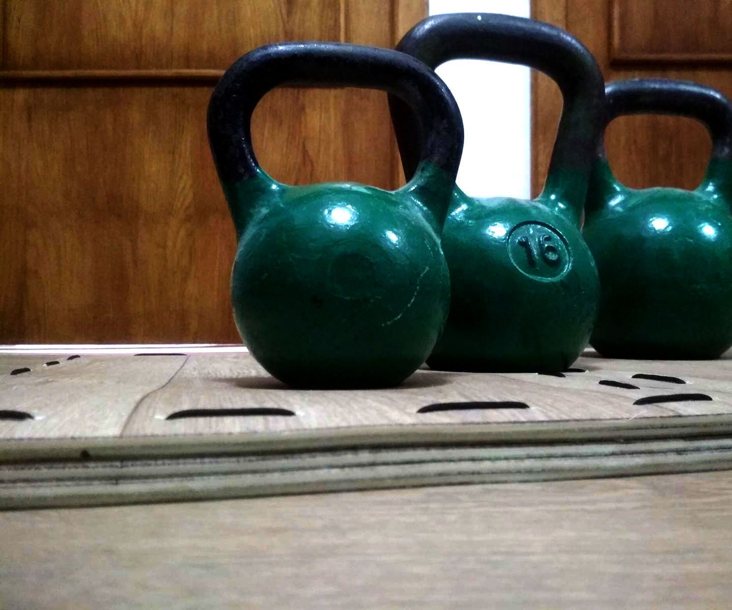 Mat for Kettlebells Made of Scraps of Linoleum - Instructables