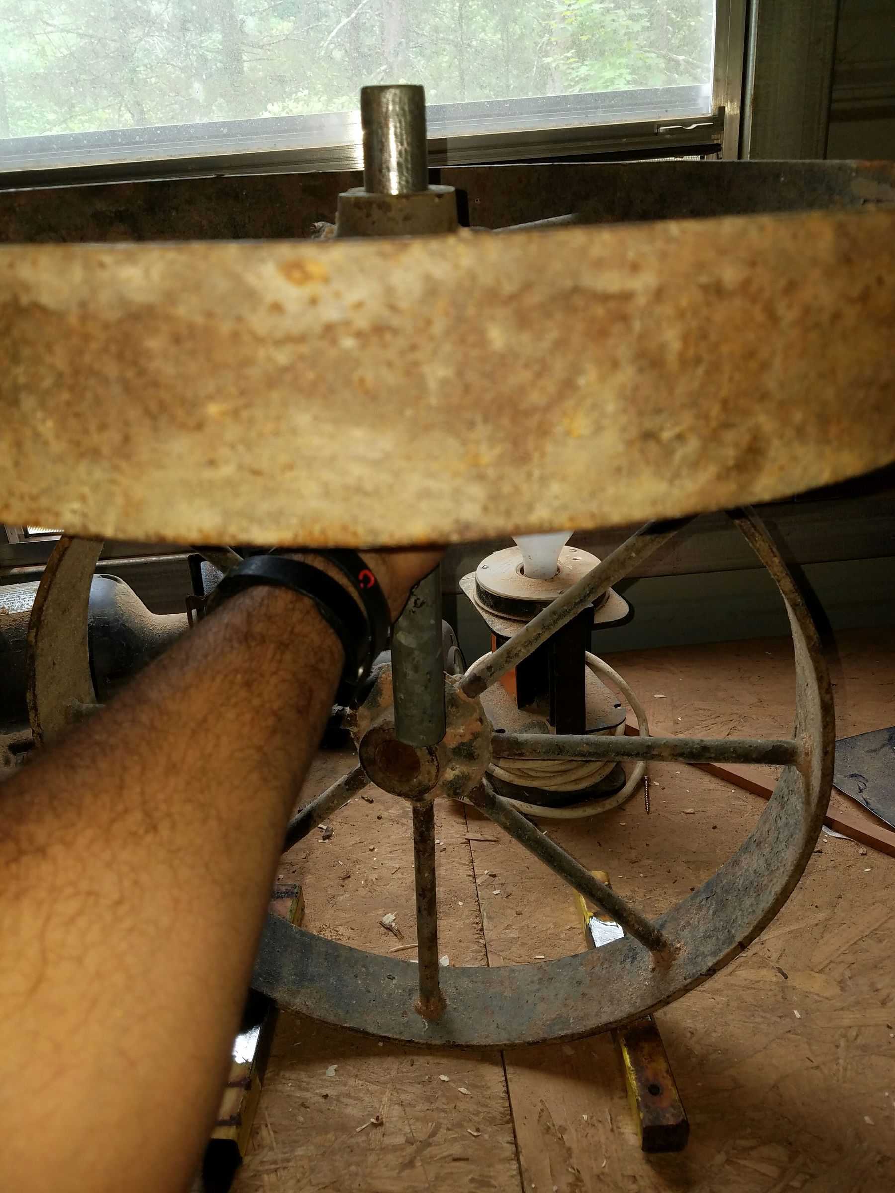 Repurpose Old Wheels Into an Awesome Spinning Table! : 15 Steps (with ...