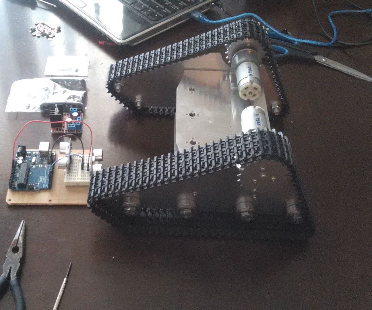 Autonomous Tank W/ Robotic Arm(Arduino, Bluetooth) : 8 Steps ...