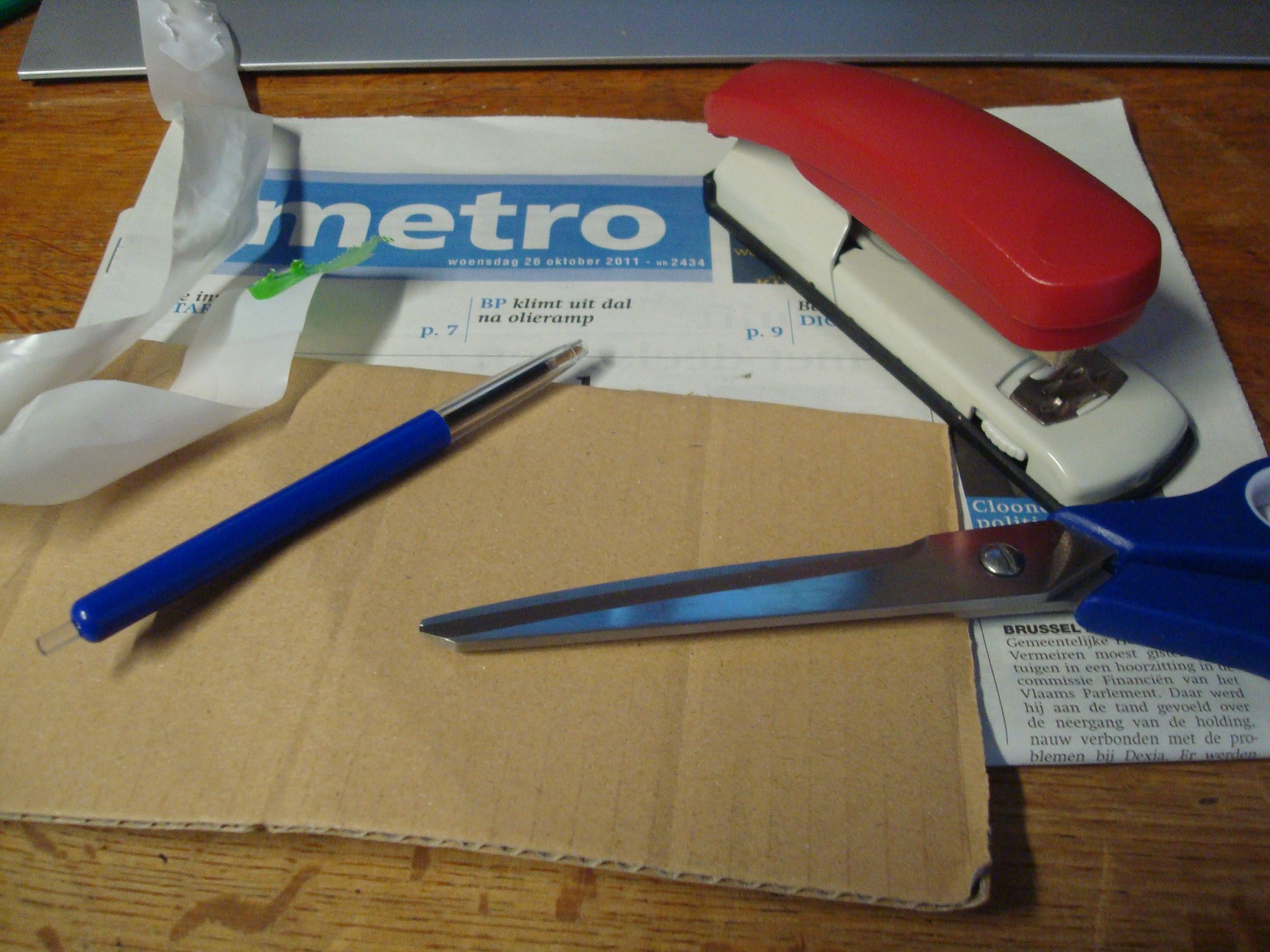 5 Minute Newspaper Bag : 4 Steps - Instructables