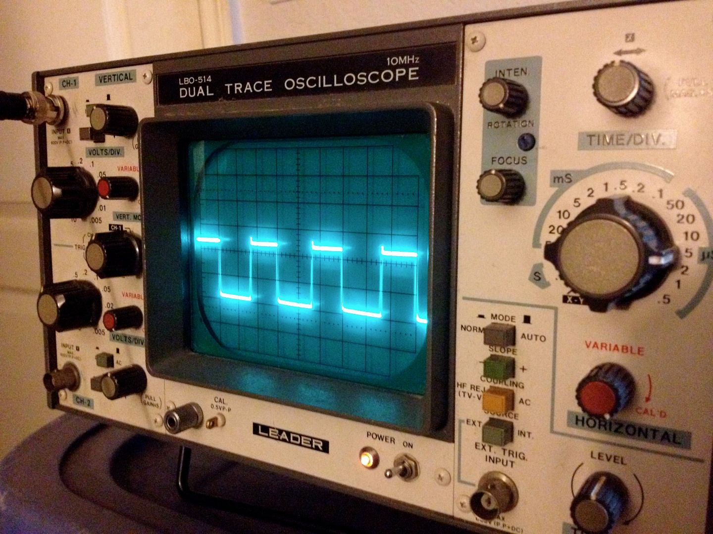 555 50% Duty Cycle Variable Squarewave Generator : 6 Steps (with ...