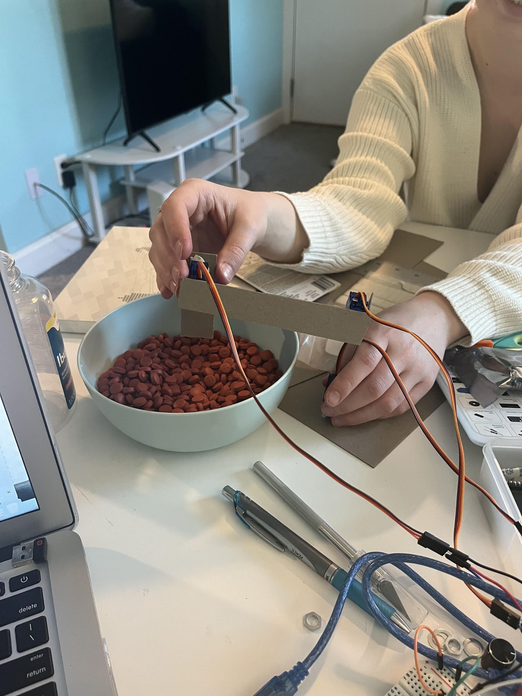 Candy Claw Machine : 5 Steps - Instructables