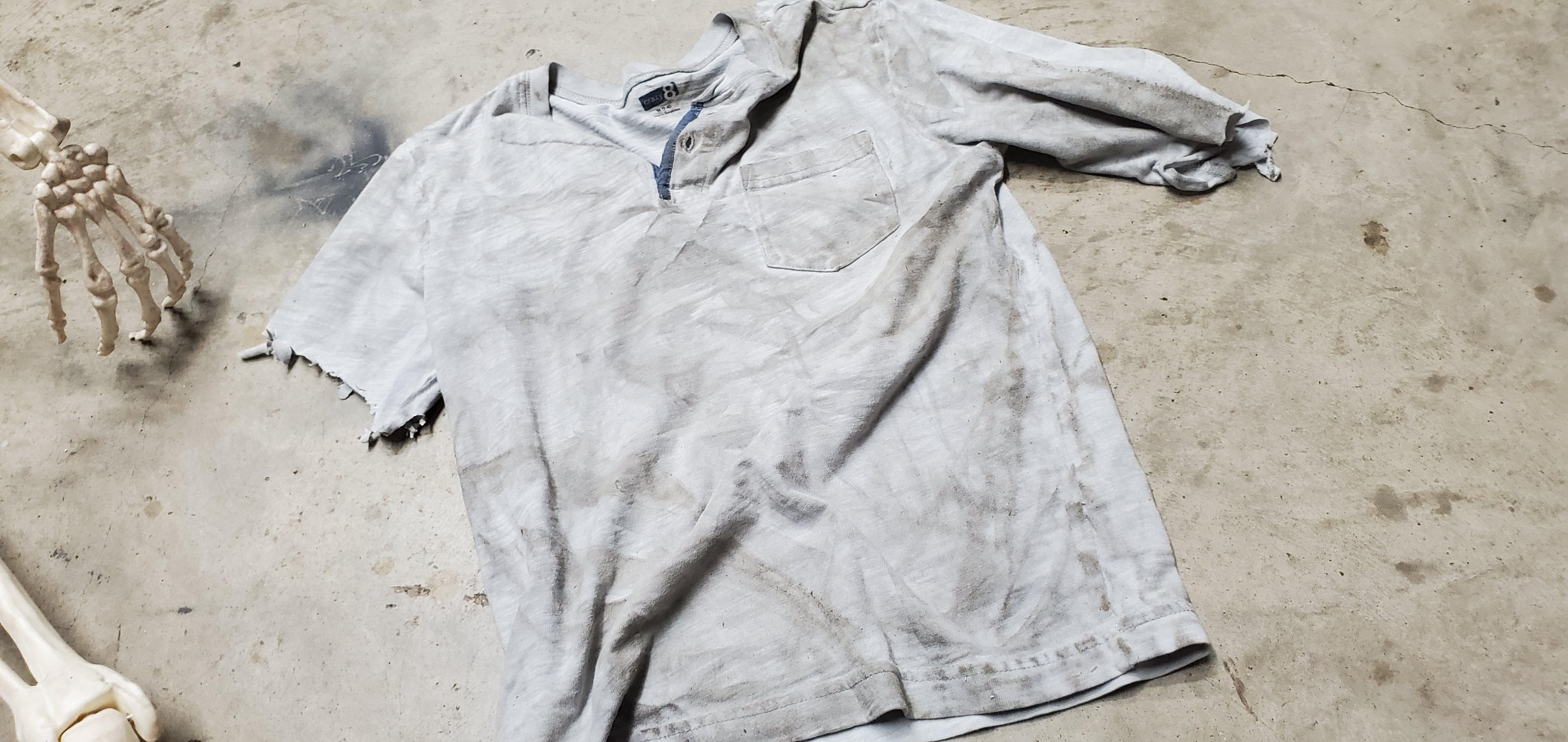 Skeleton in a Hanging Cage From Scrap Metal - Yard Decoration : 11 ...