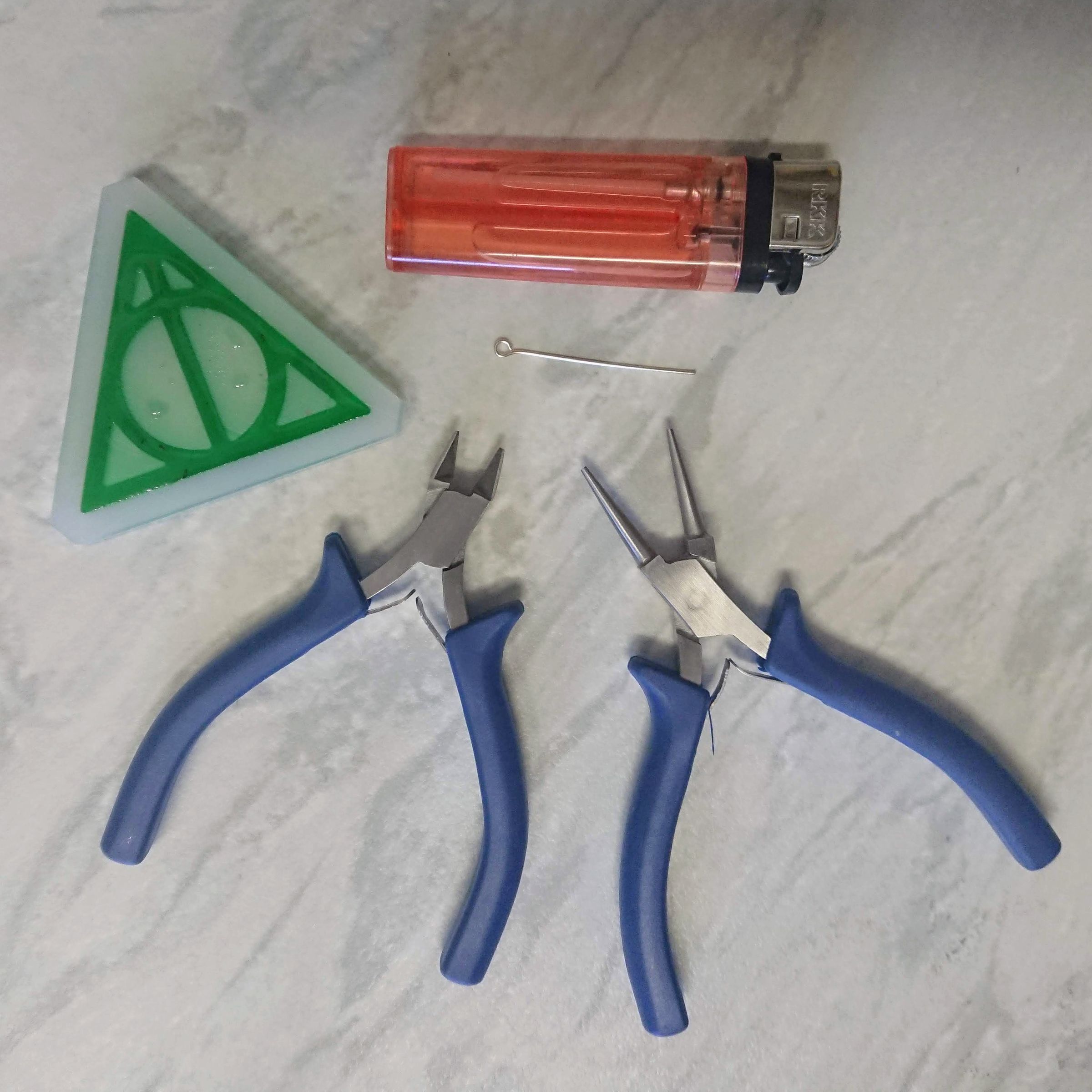 Deathly Hallows Resin Pendant : 4 Steps (with Pictures) - Instructables