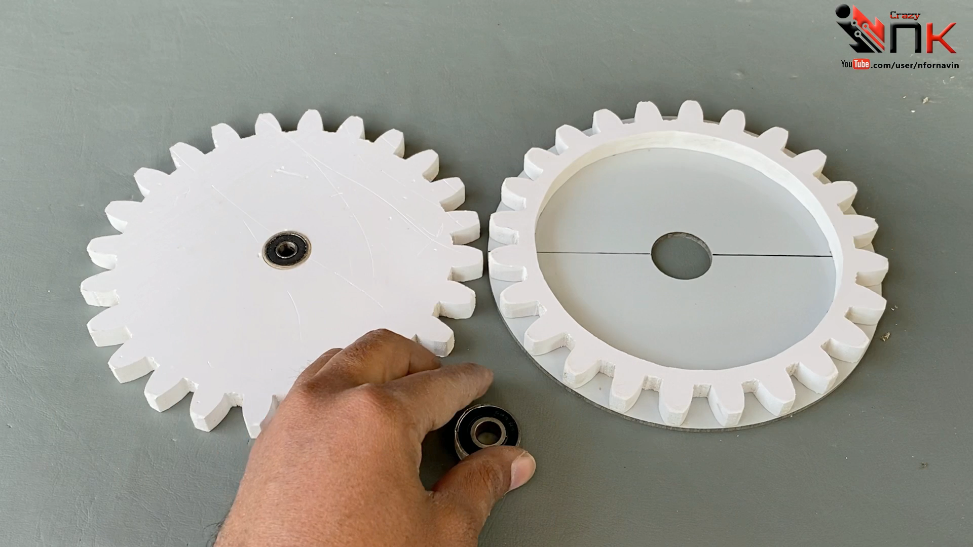 How to Make a Magical Rotating Open / Closed Sign Board : 12 Steps ...