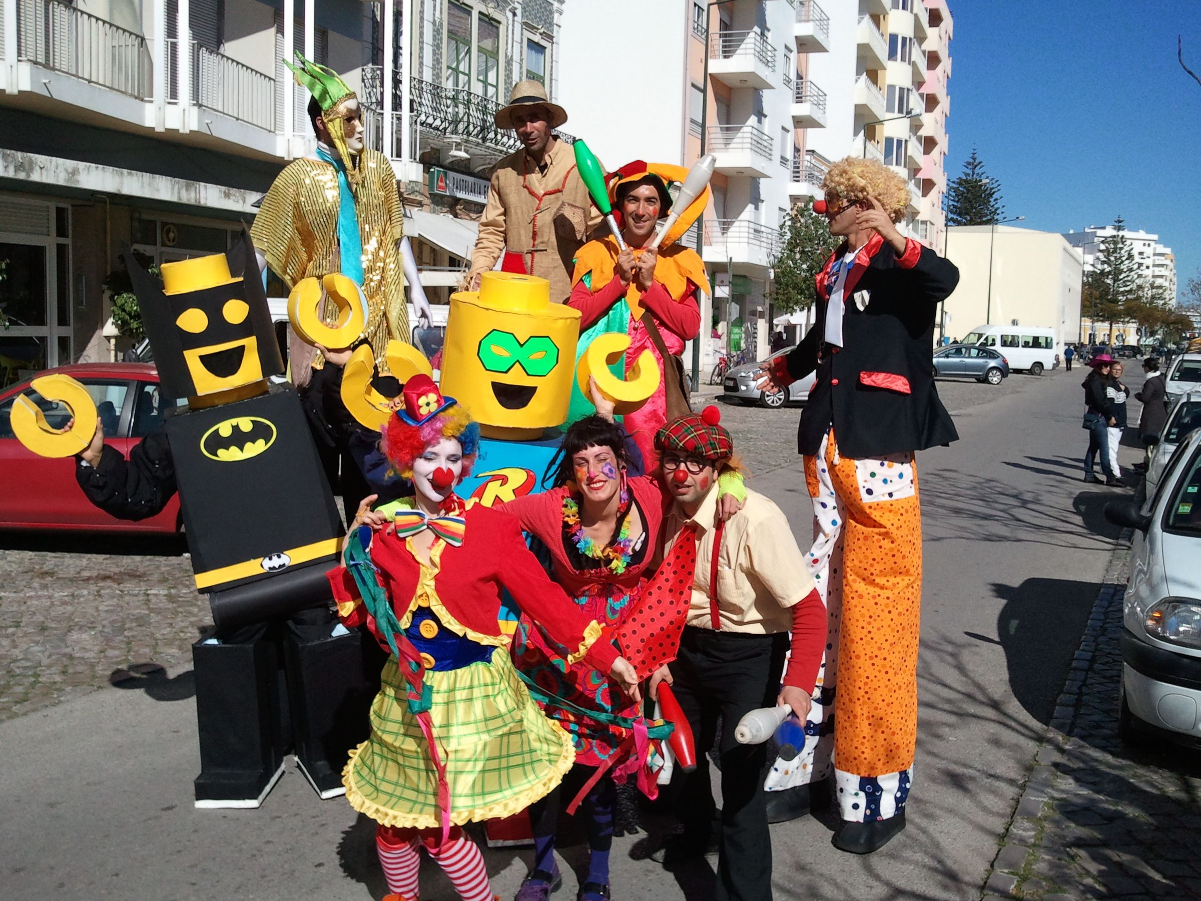 Lego Man Costumes - Remake : 5 Steps - Instructables