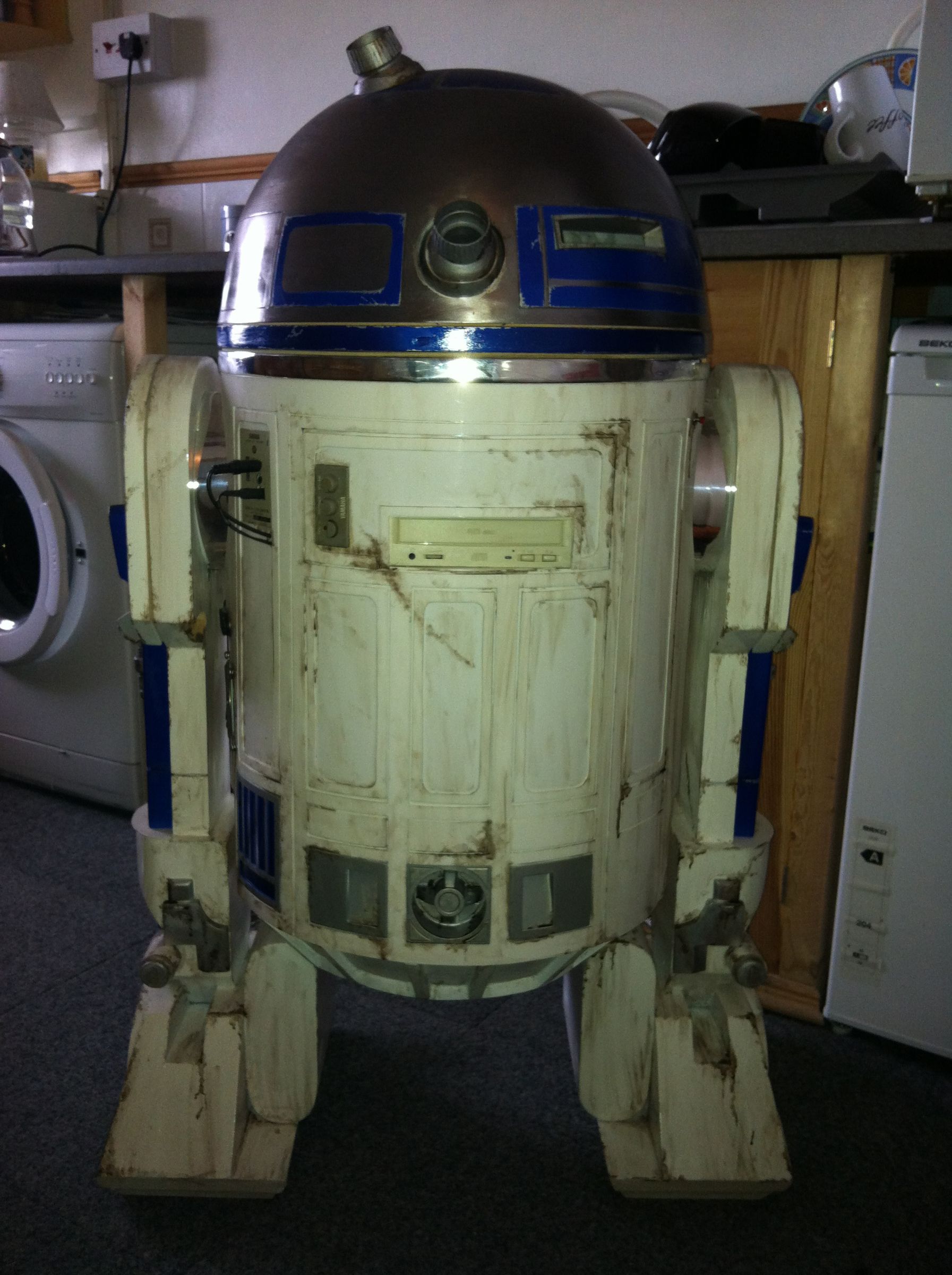 R2D2 How to Battle Damaged R2 and Add Low-cost Audio N Led Lights ...