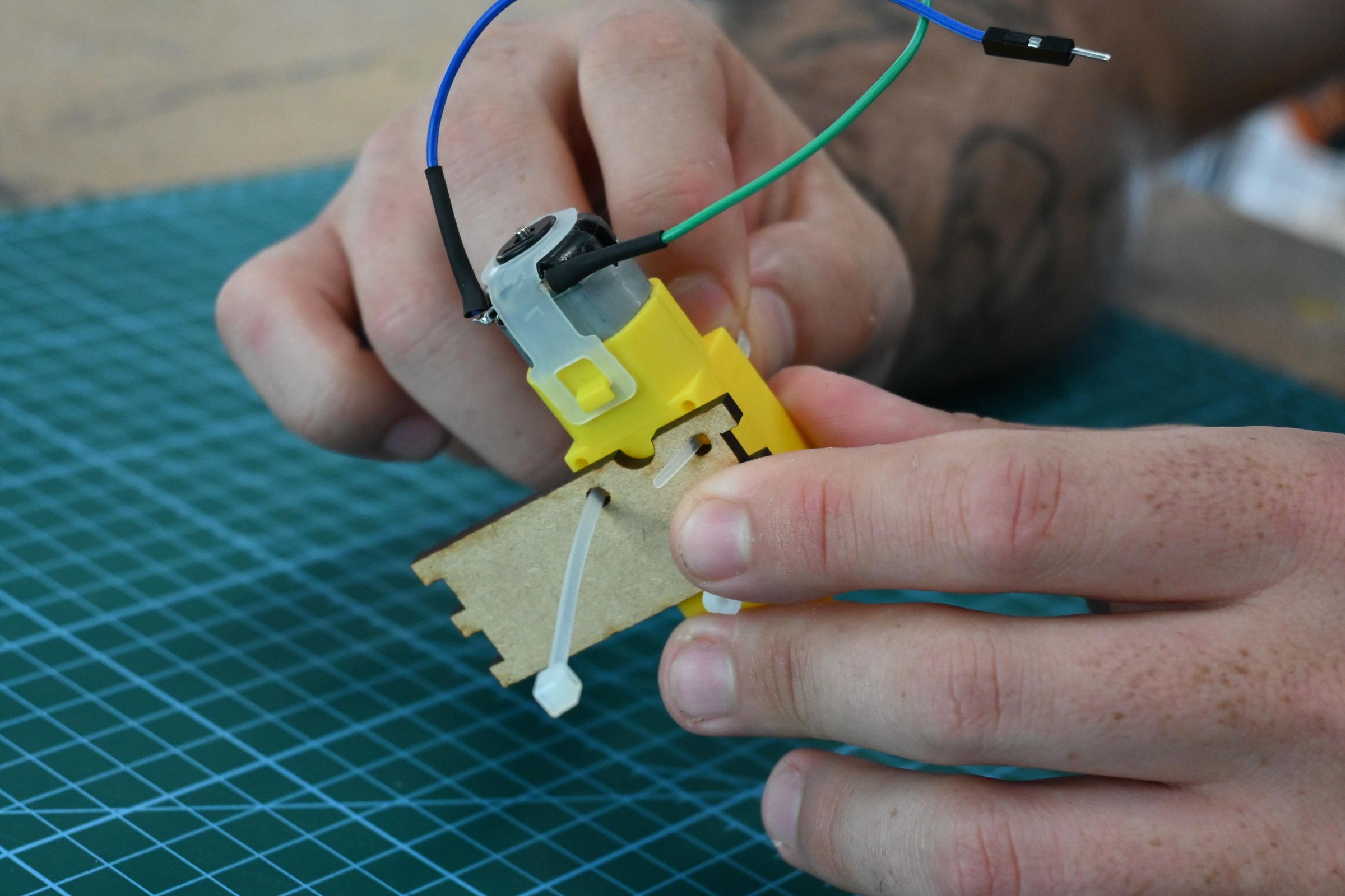 BATTLE BOTS - Torneo De Robots Sumo : 11 Steps (with Pictures) - Instructables