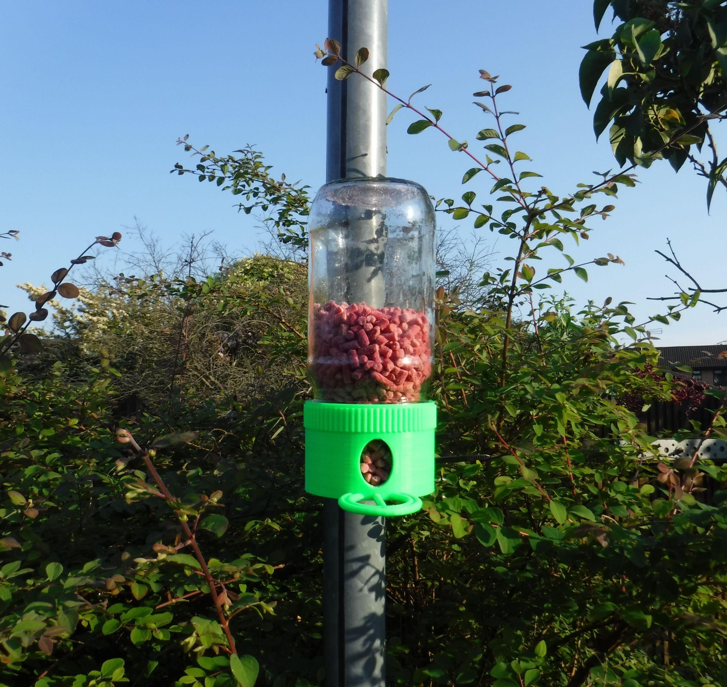 Pickle Jar Bird Feeder : 7 Steps (with Pictures) - Instructables
