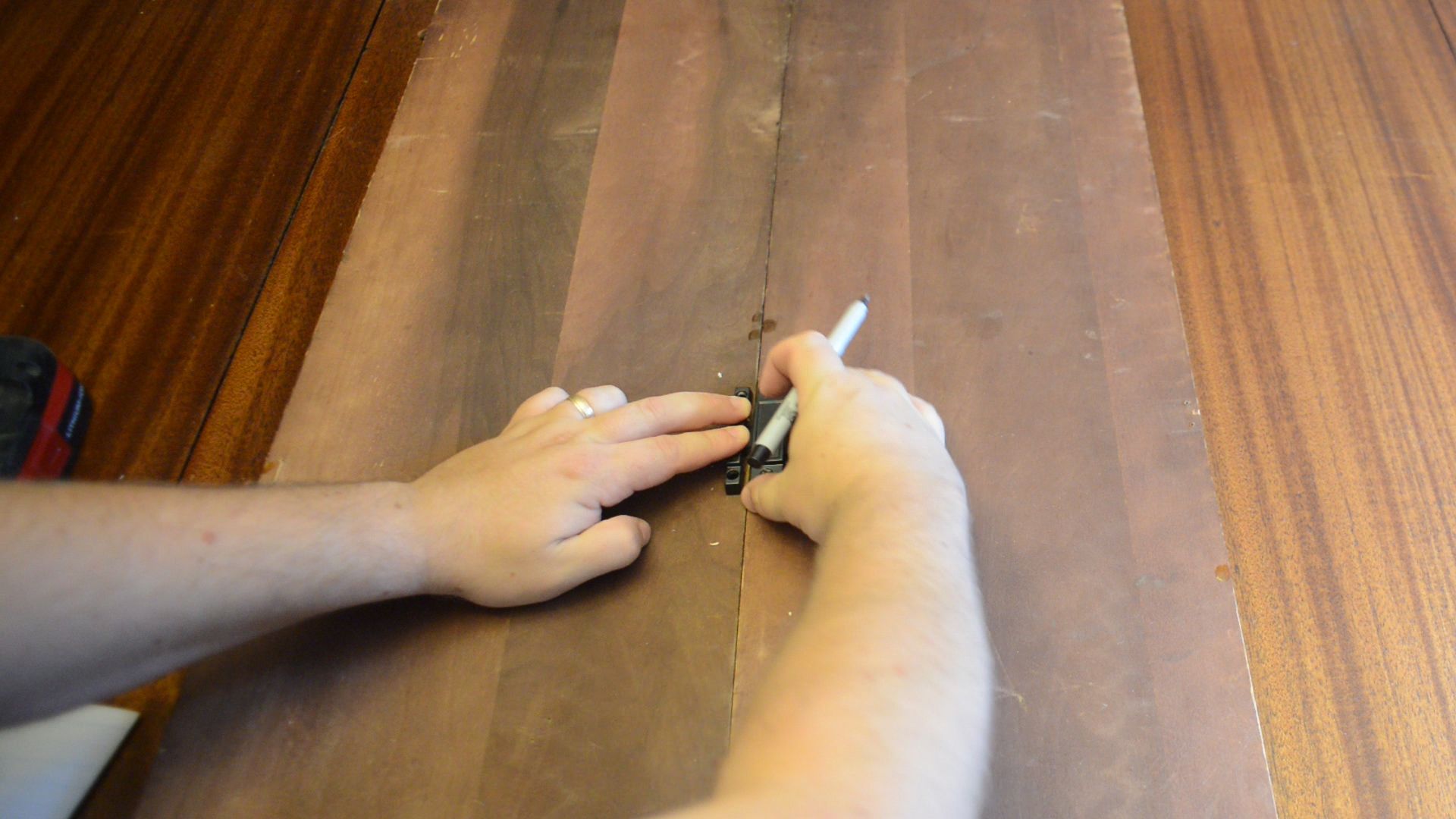 Fix That Annoying Table Leaf! : 4 Steps - Instructables