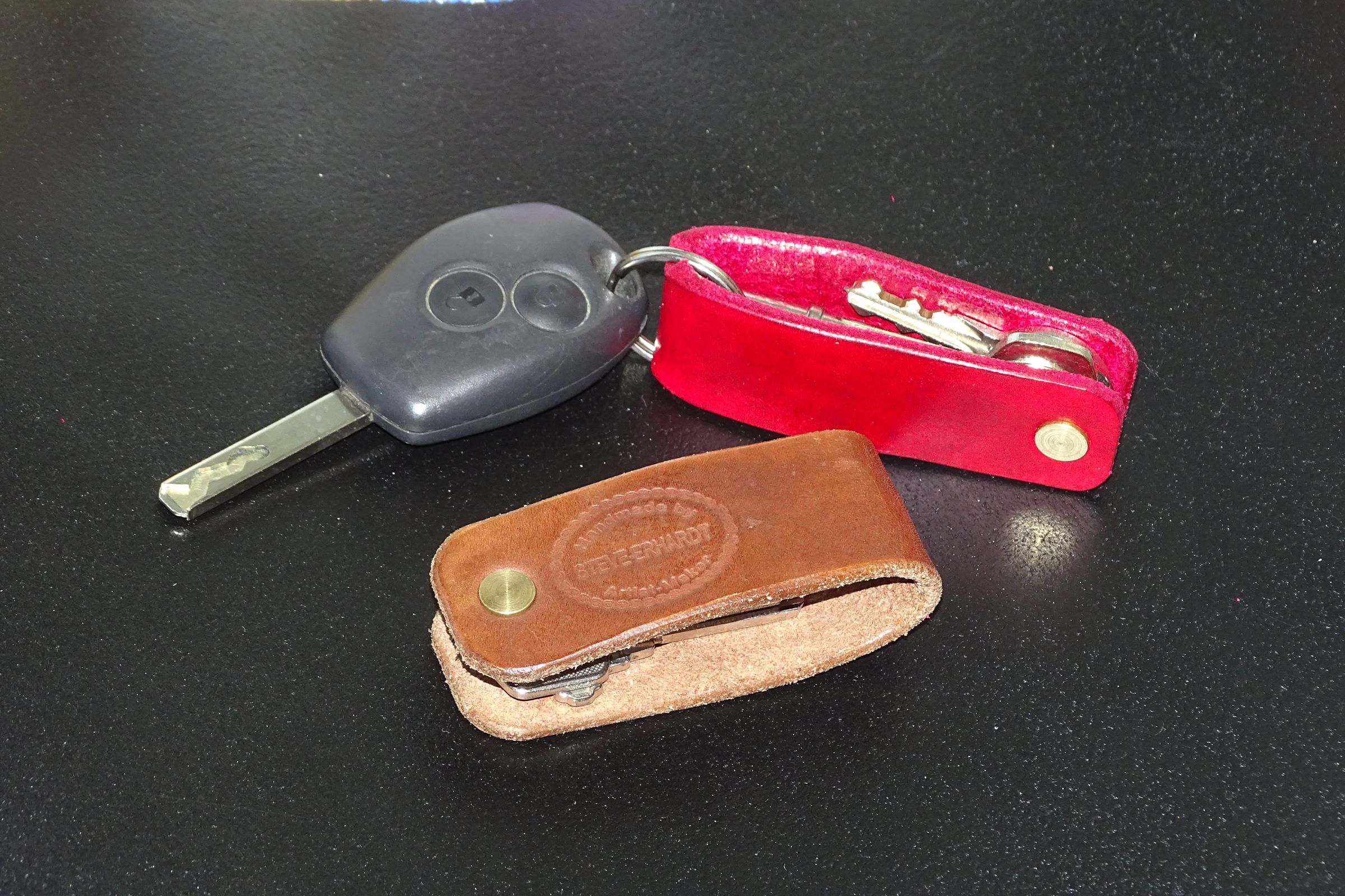 Making a Swivel Key Ring / Key Fob for Less Than $5 : 6 Steps (with ...
