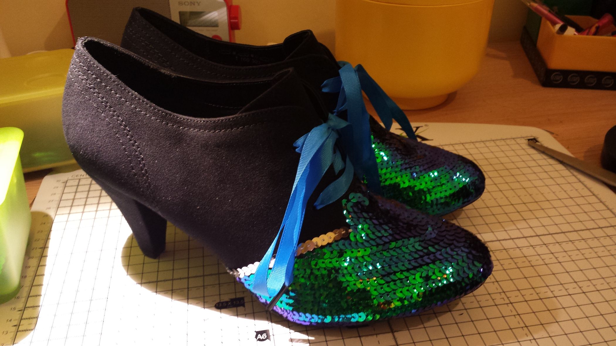 Sequin Shoe-Shoes : 4 Steps (with Pictures) - Instructables