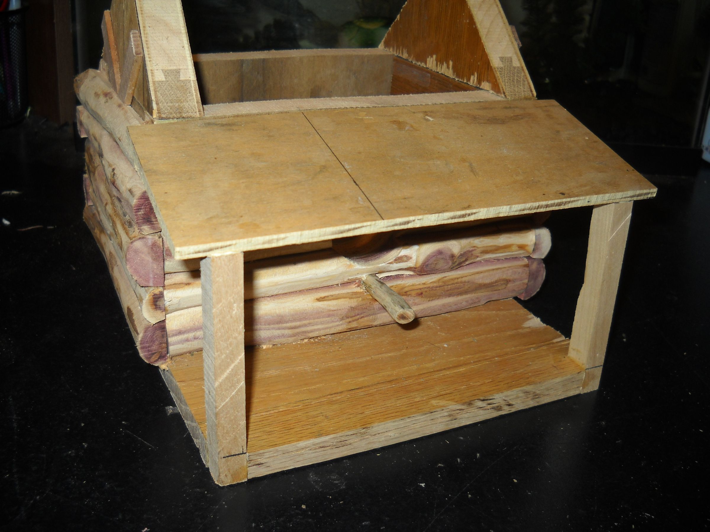 Log Cabin Bird House : 12 Steps (with Pictures) - Instructables