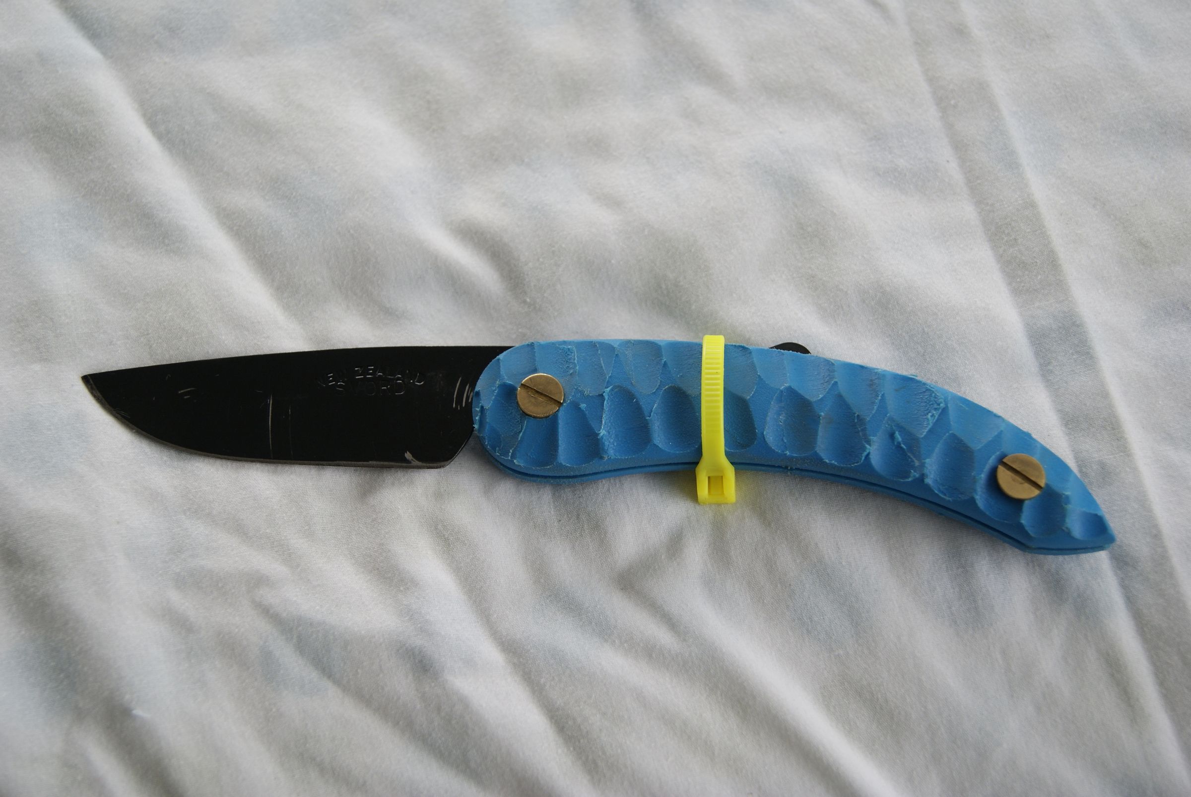 Temporary Lock for Friction Folders - Instructables