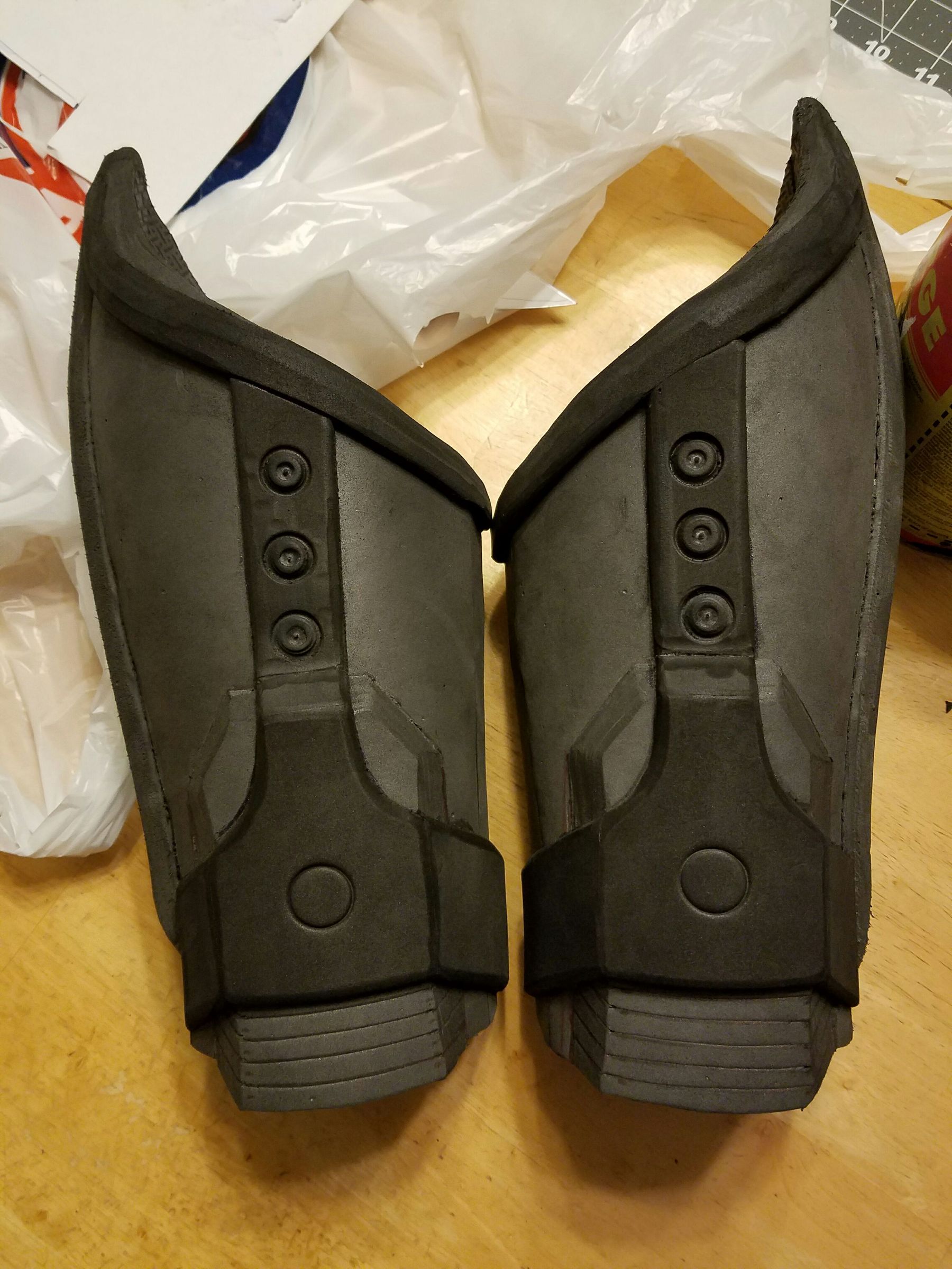 Batman Gauntlets : 7 Steps (with Pictures) - Instructables