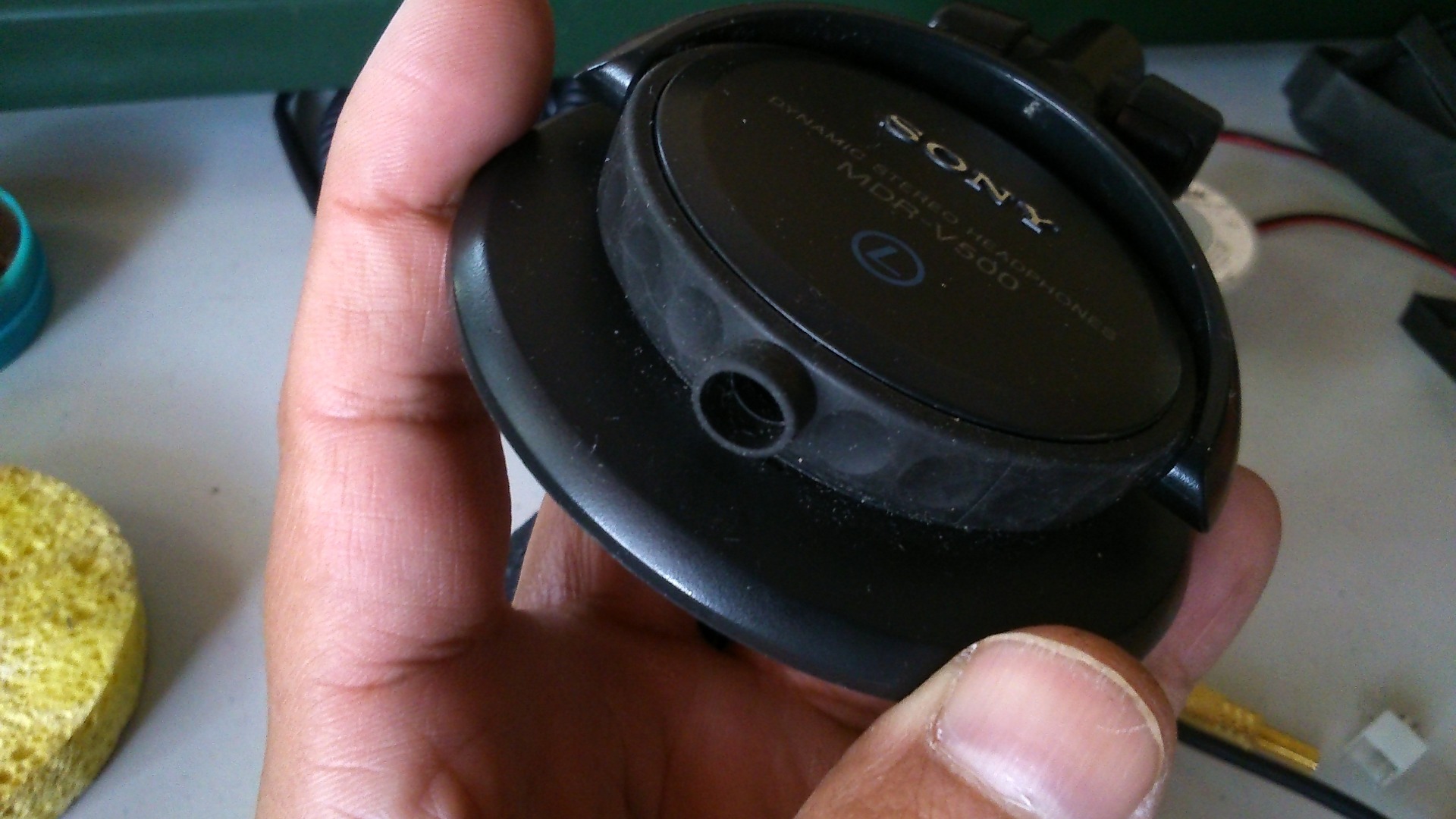 Headphone Removable Cable - Sony MDR-V500 : 9 Steps - Instructables