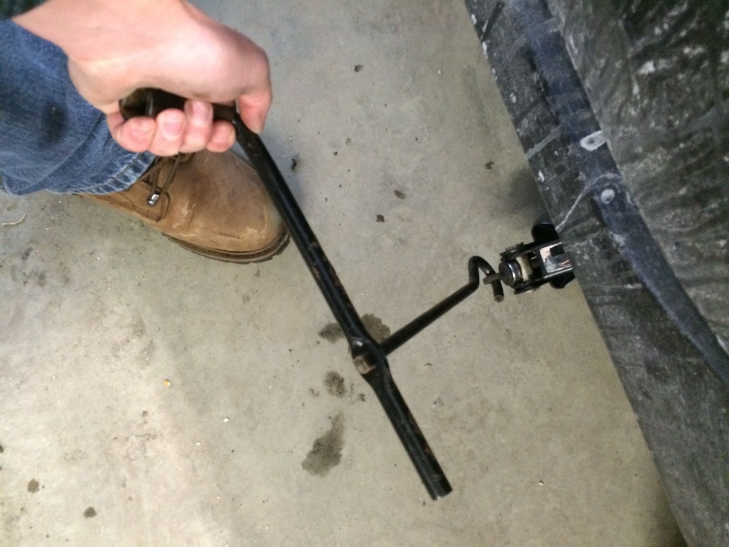 How to Change a Tire : 13 Steps (with Pictures) - Instructables
