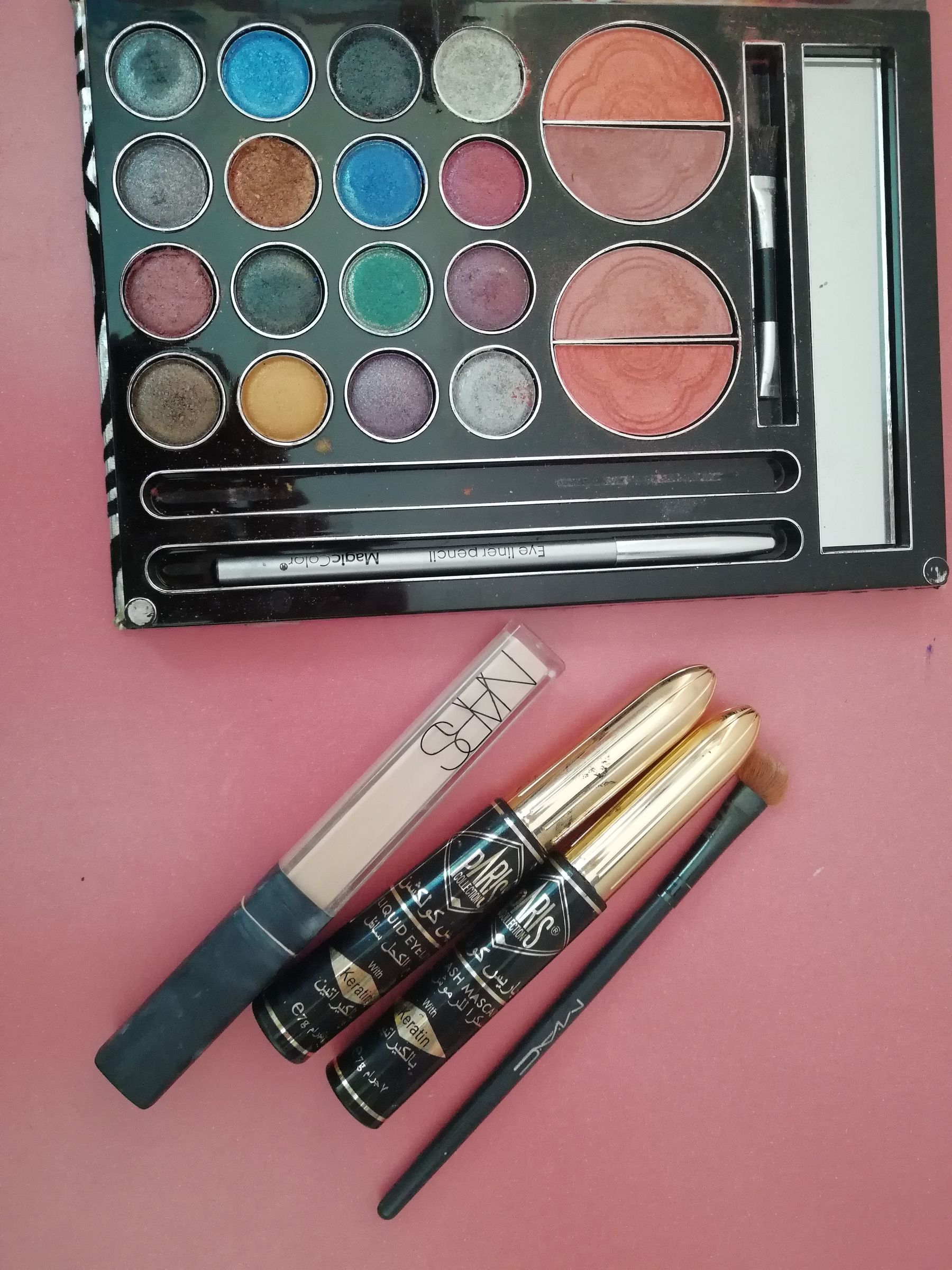 How to Make the Lava Eyeshadow : 6 Steps - Instructables