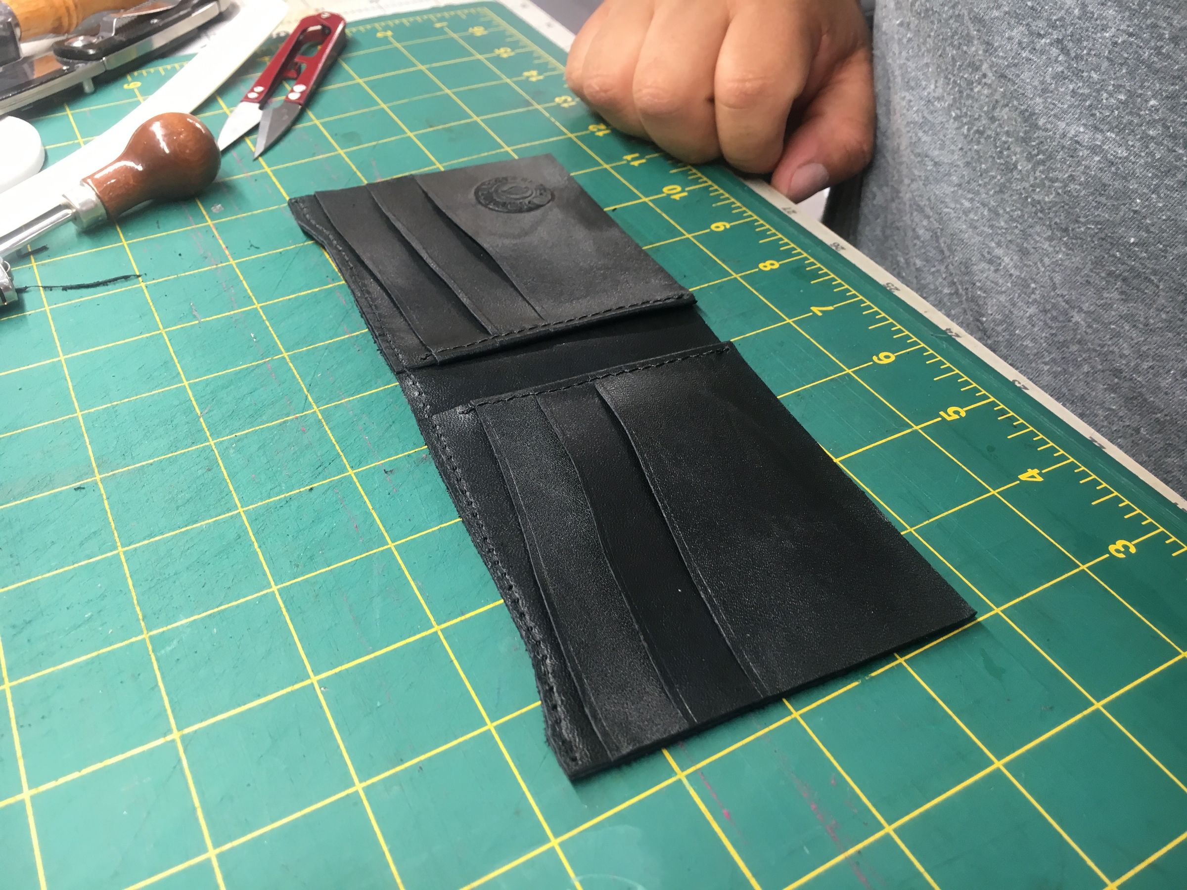 BIFOLD WALLET : 17 Steps (with Pictures) - Instructables