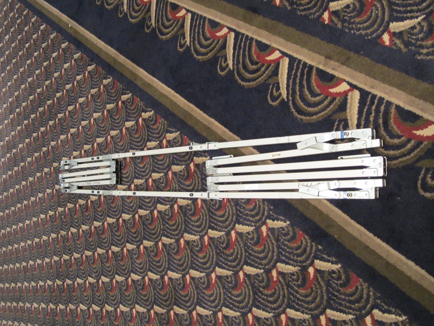 Set Up a Fastfold Projection Screen : 9 Steps - Instructables