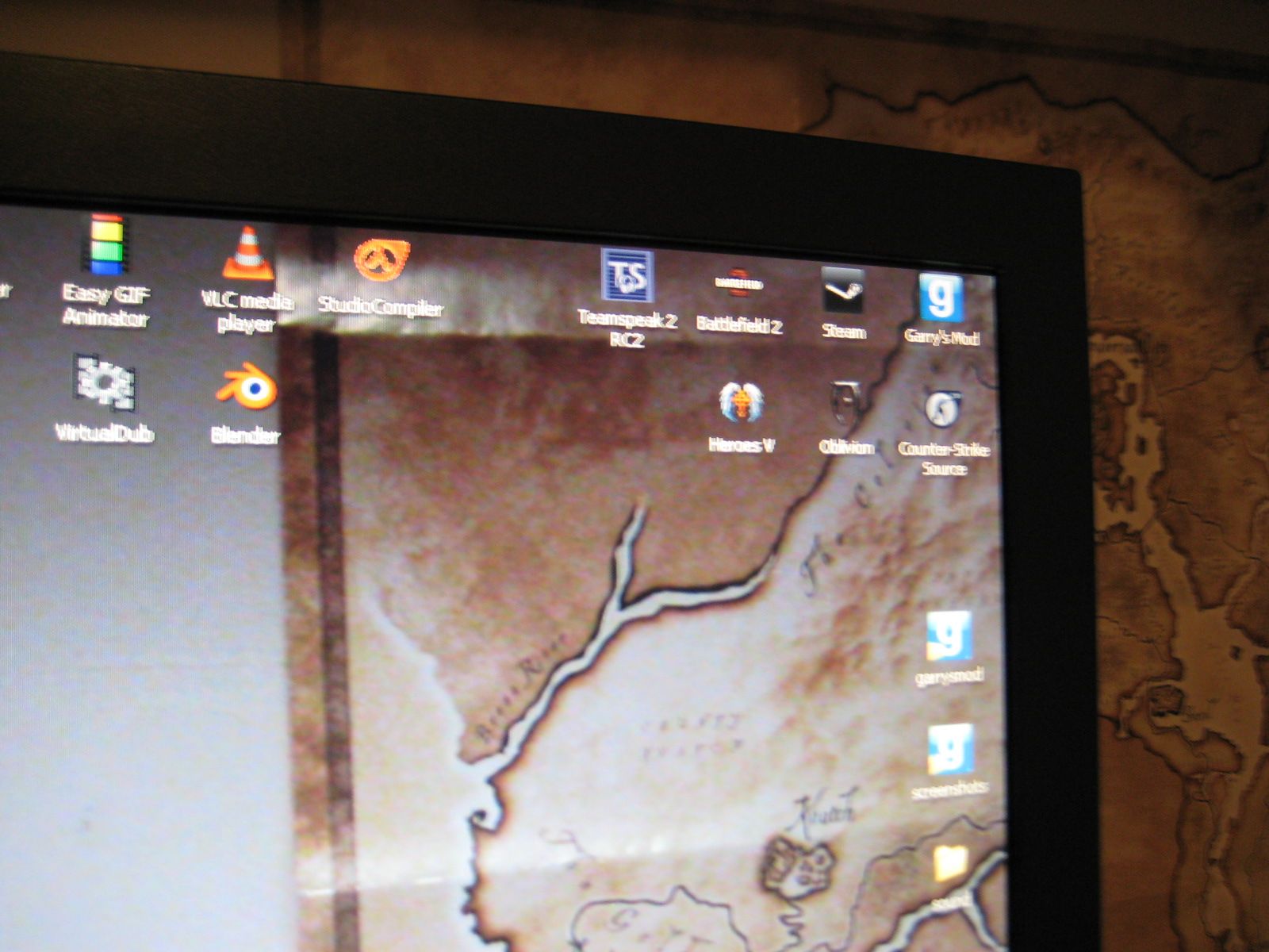 How to Turn Your Computer's LCD Screen Transparent (DIY Mod) : 5 Steps ...