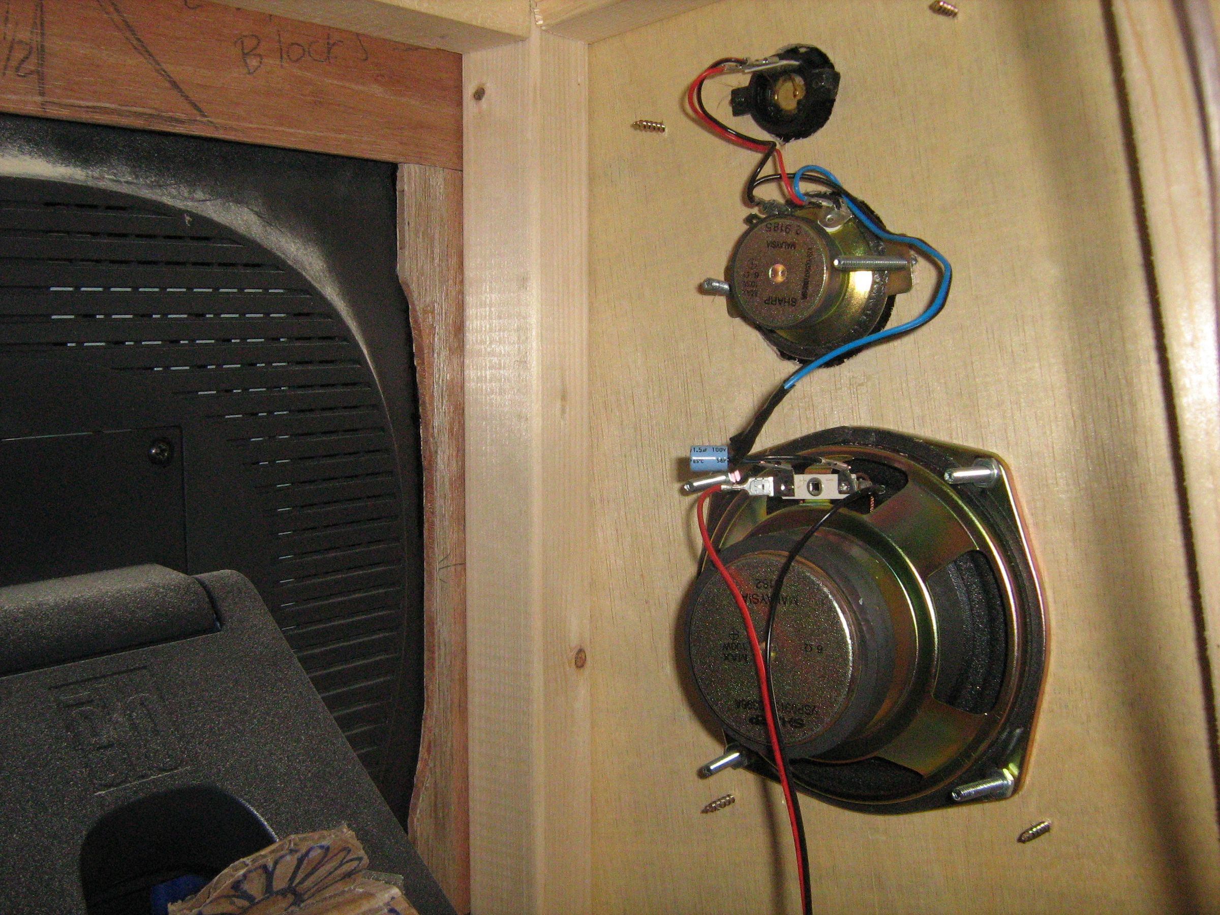 Country Potter Rocks Out DIY Juke Box (and Possible Future Instructable ...