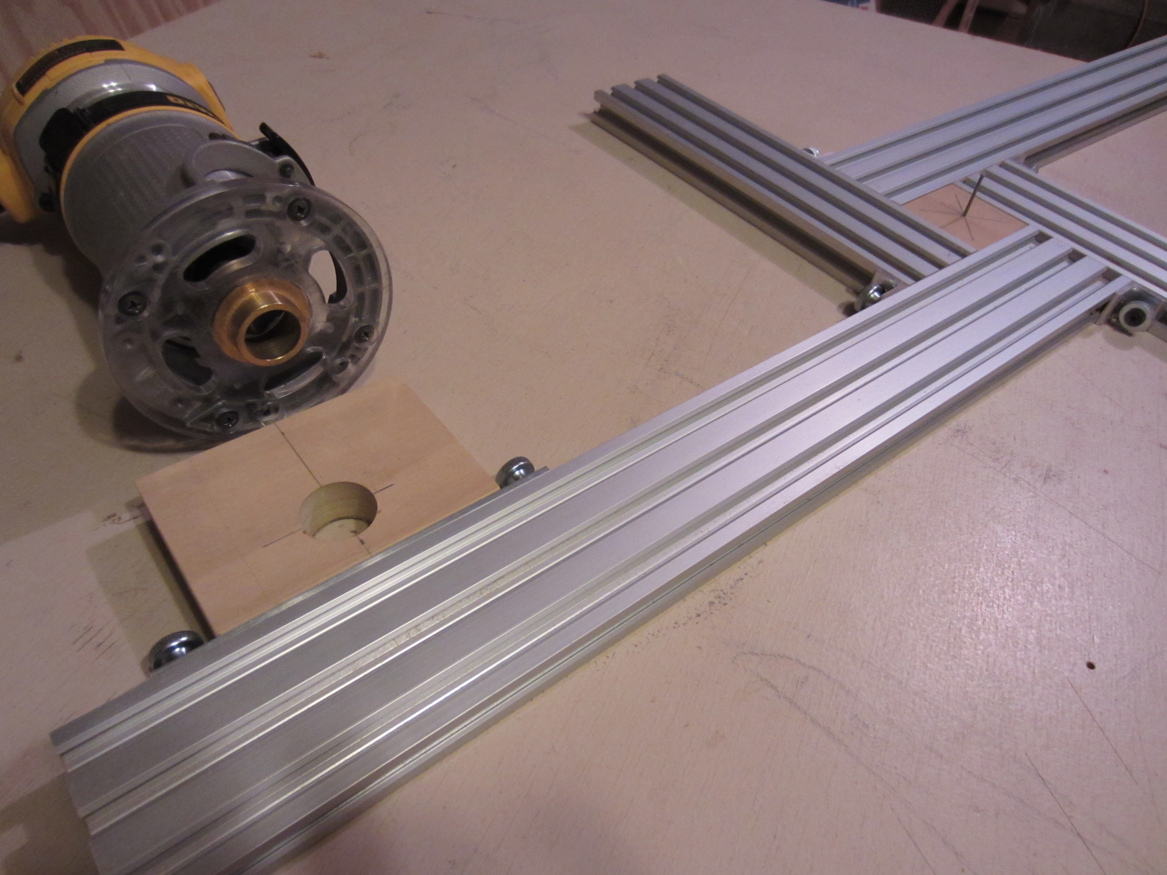 Adjustable Router Guide Template : 11 Steps (with Pictures) - Instructables