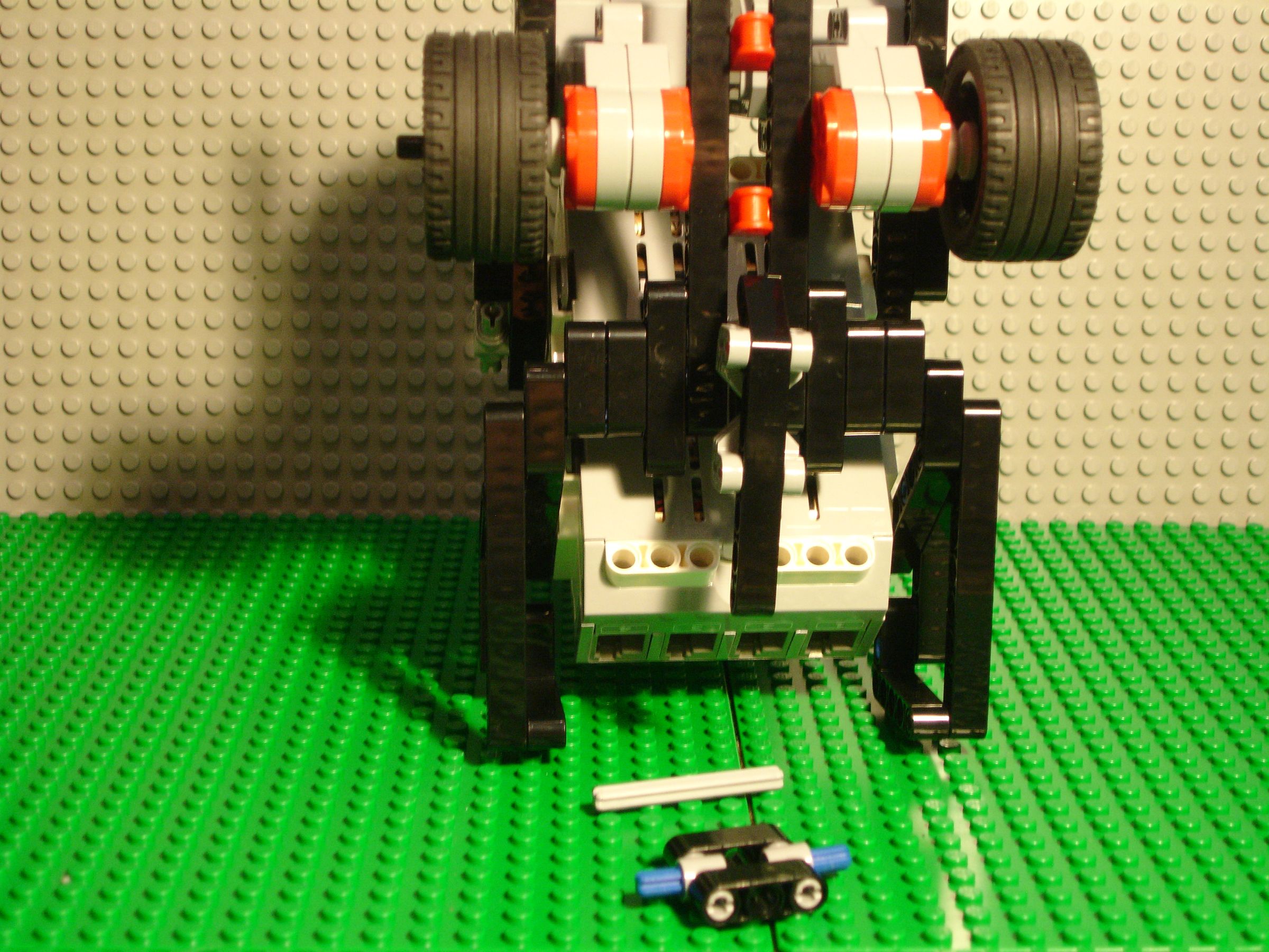 Build a Simple LEGO Starter Robot : 7 Steps - Instructables
