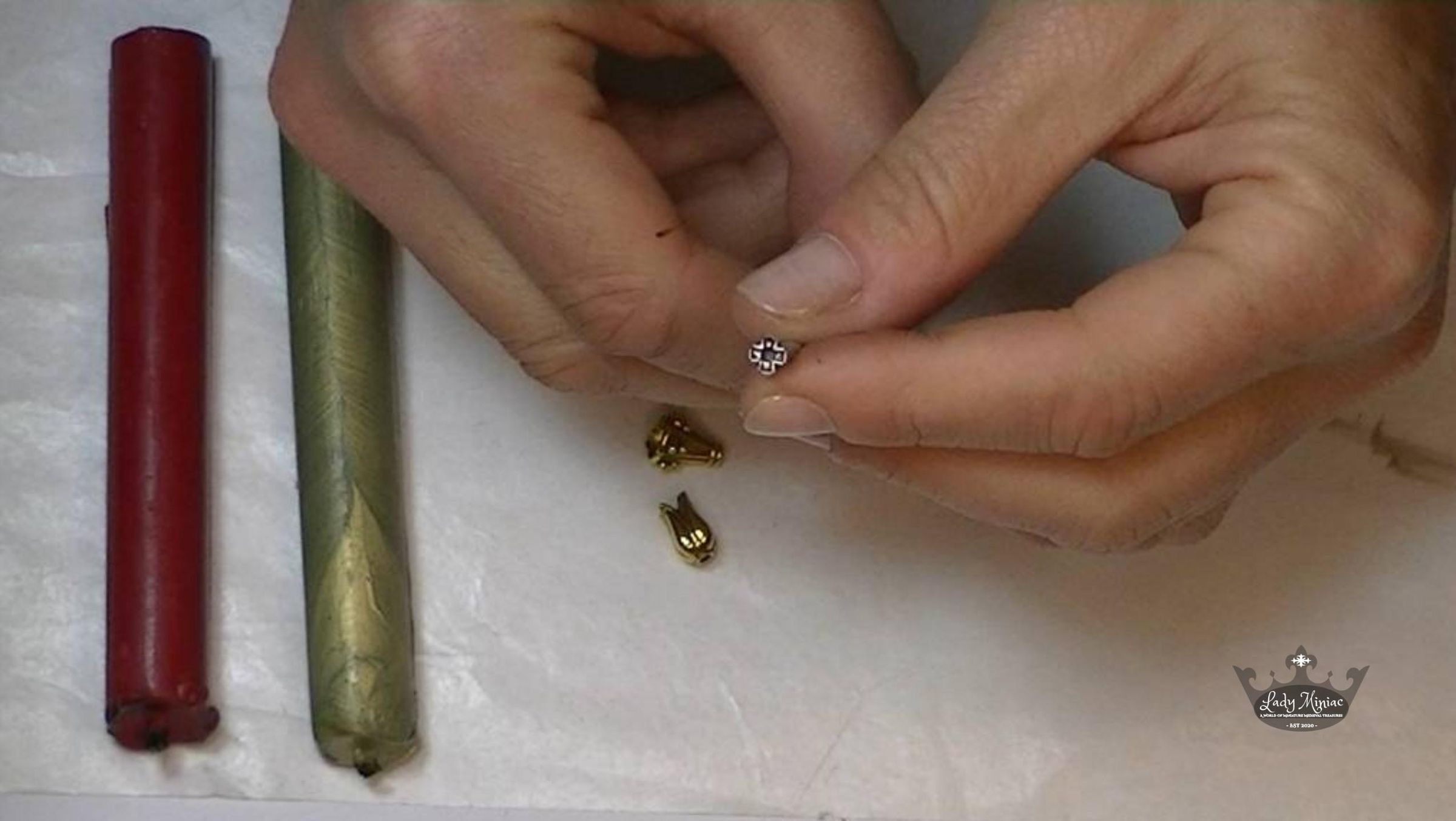 📜 DIY Mini Medieval Manuscript Scrolls - With Wax Seals and Illuminated ...