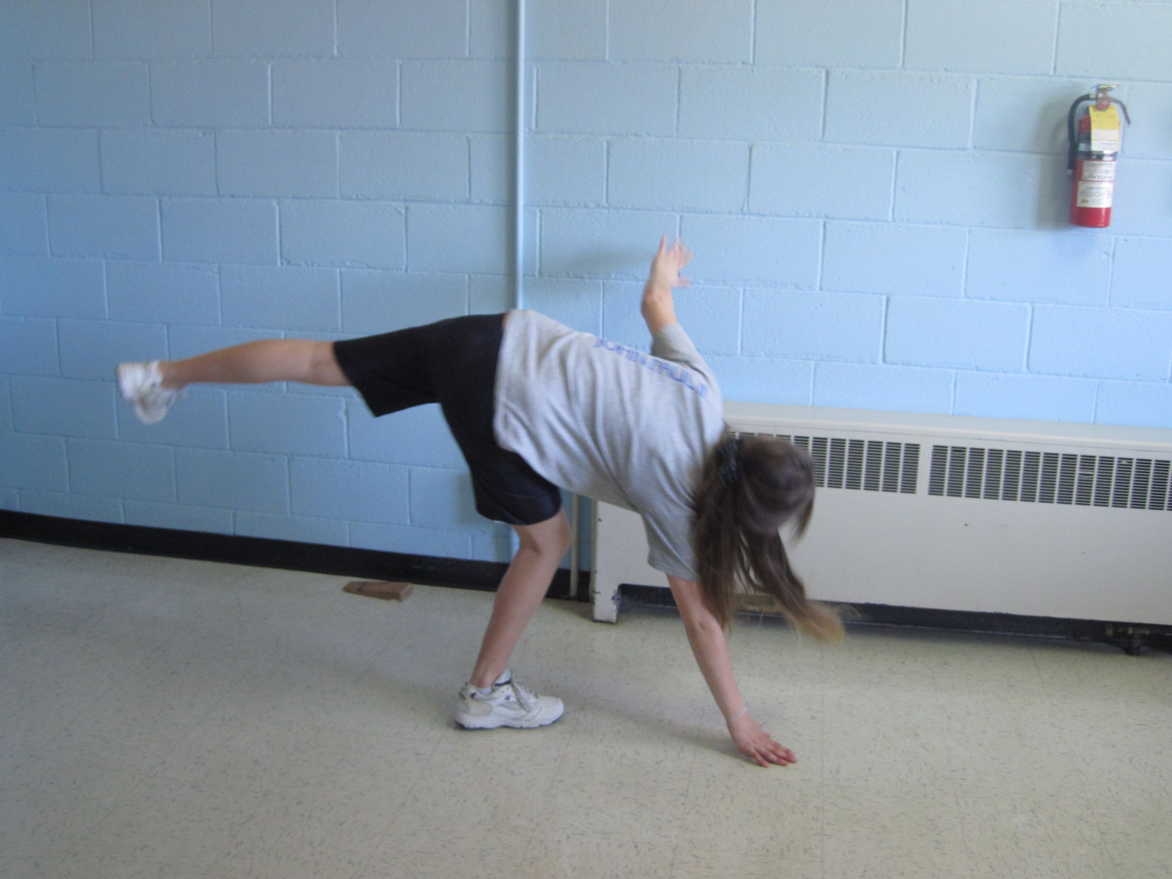 How to Do a Cartwheel : 6 Steps - Instructables