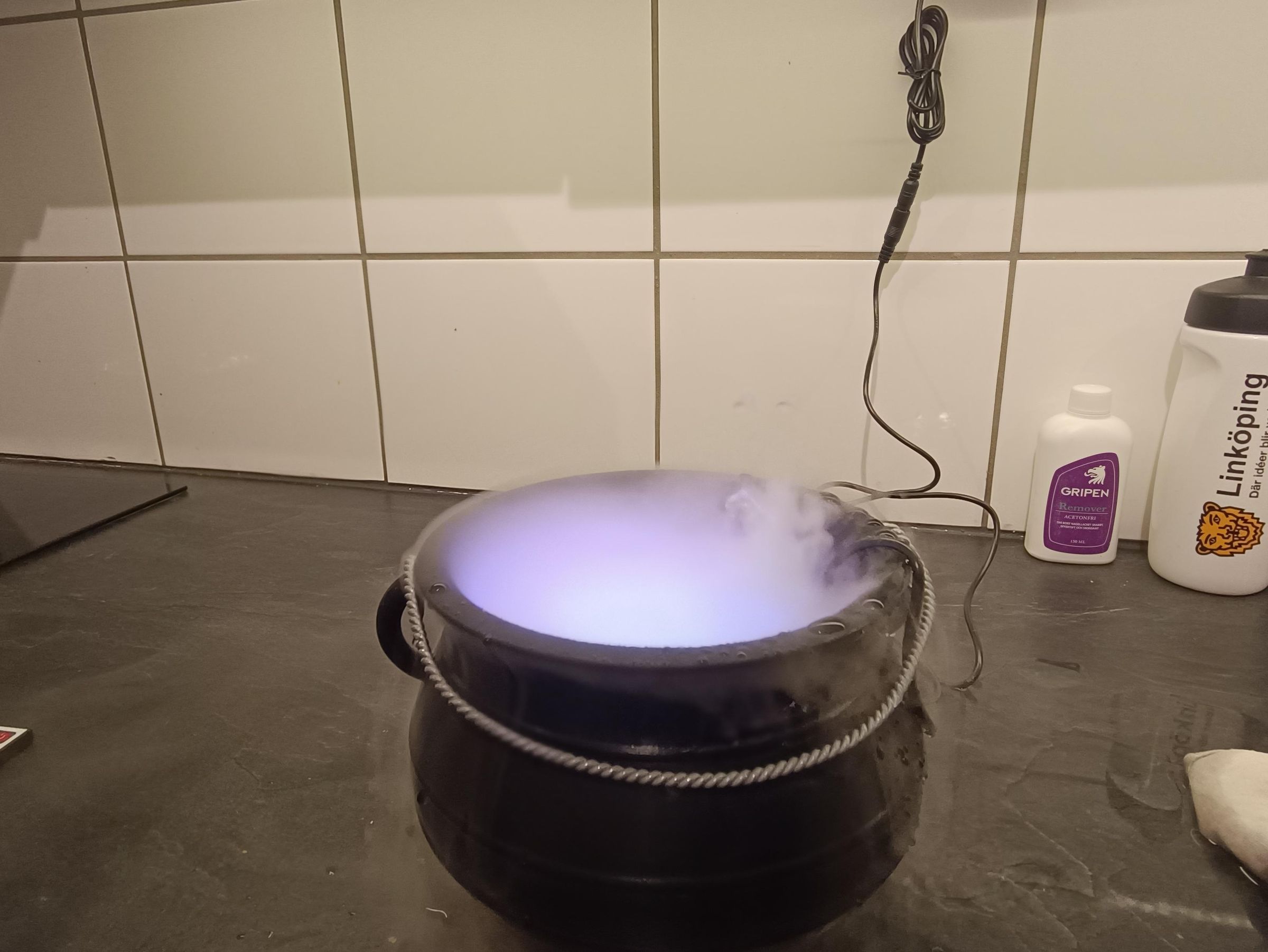 Steaming Led Cauldron : 10 Steps - Instructables