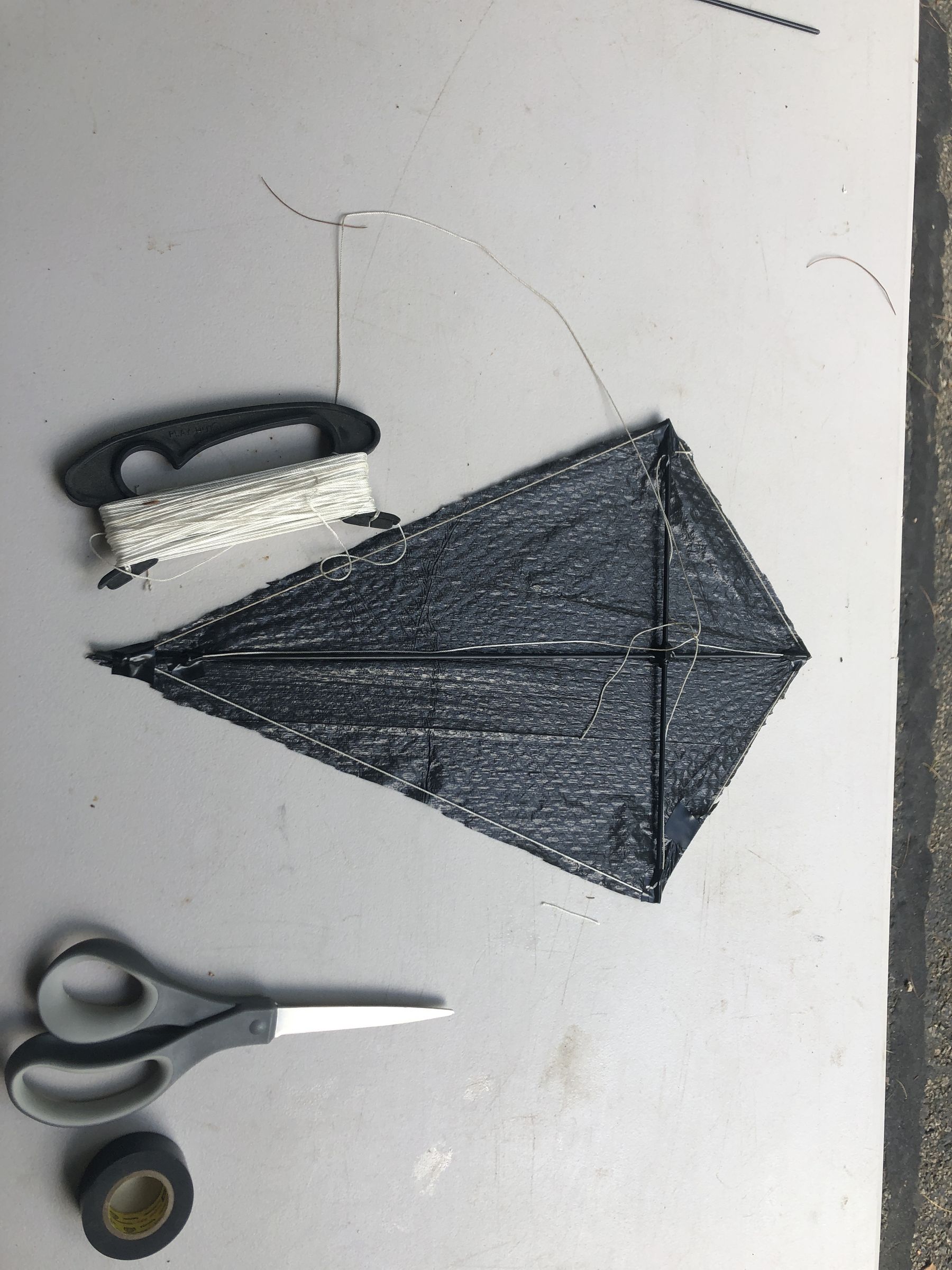 How to Make a Basic Kite : 7 Steps (with Pictures) - Instructables