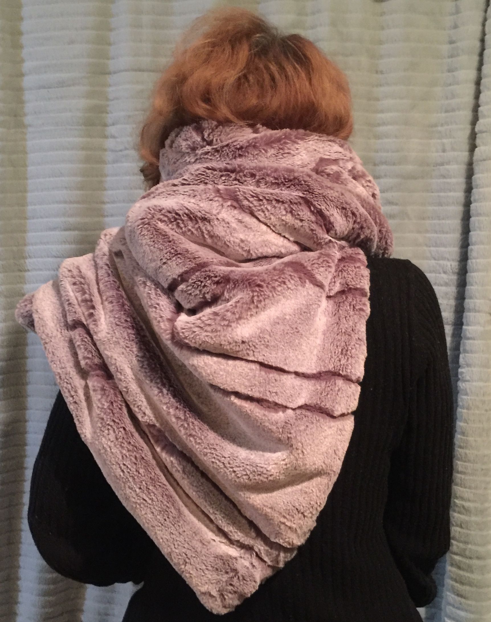 Reversible Carved Faux Fur Cowl/Hood With Muff : 7 Steps (with Pictures ...
