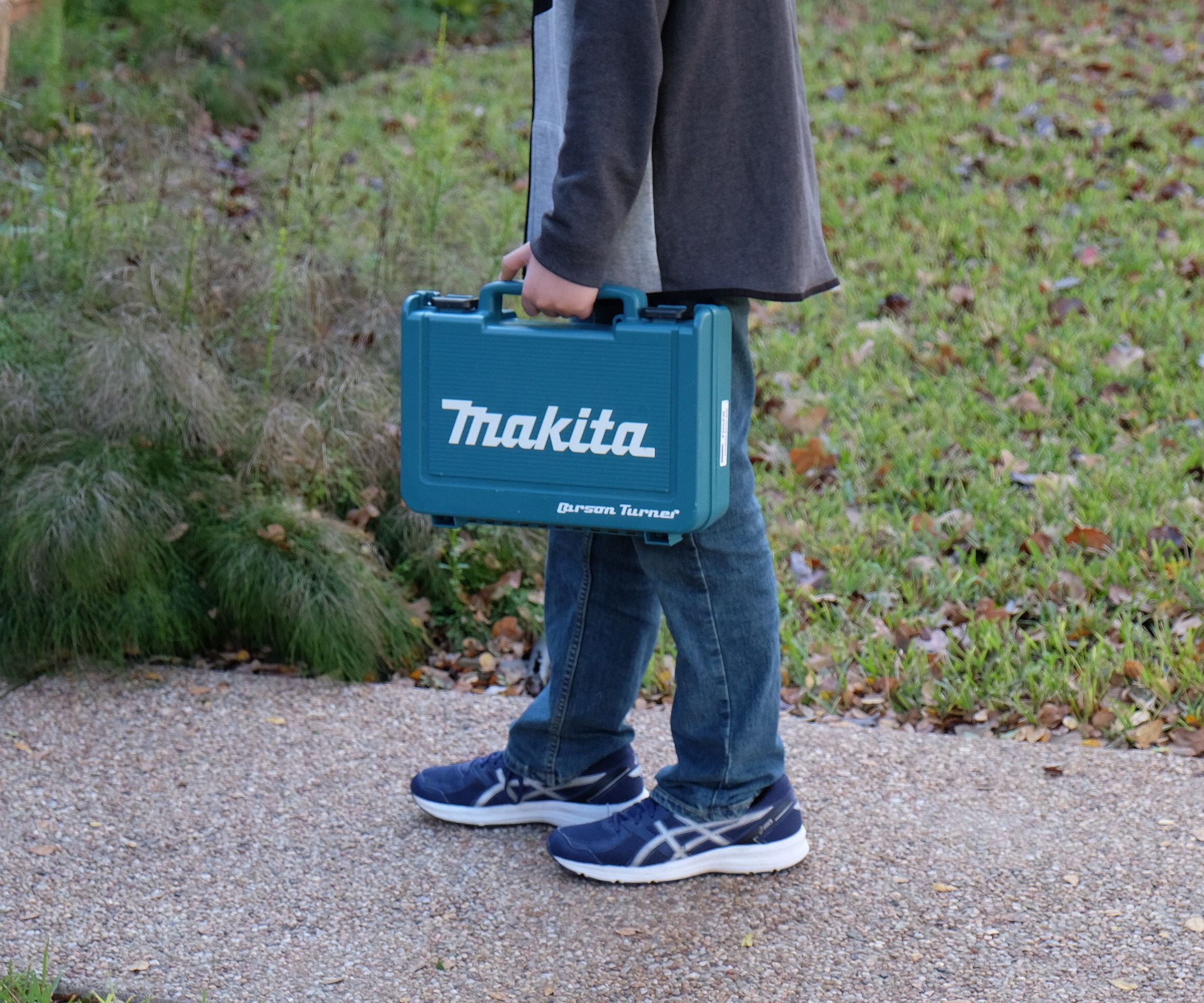 How to Make a Custom Vinyl Decal for Your Tool Case : 6 Steps ...