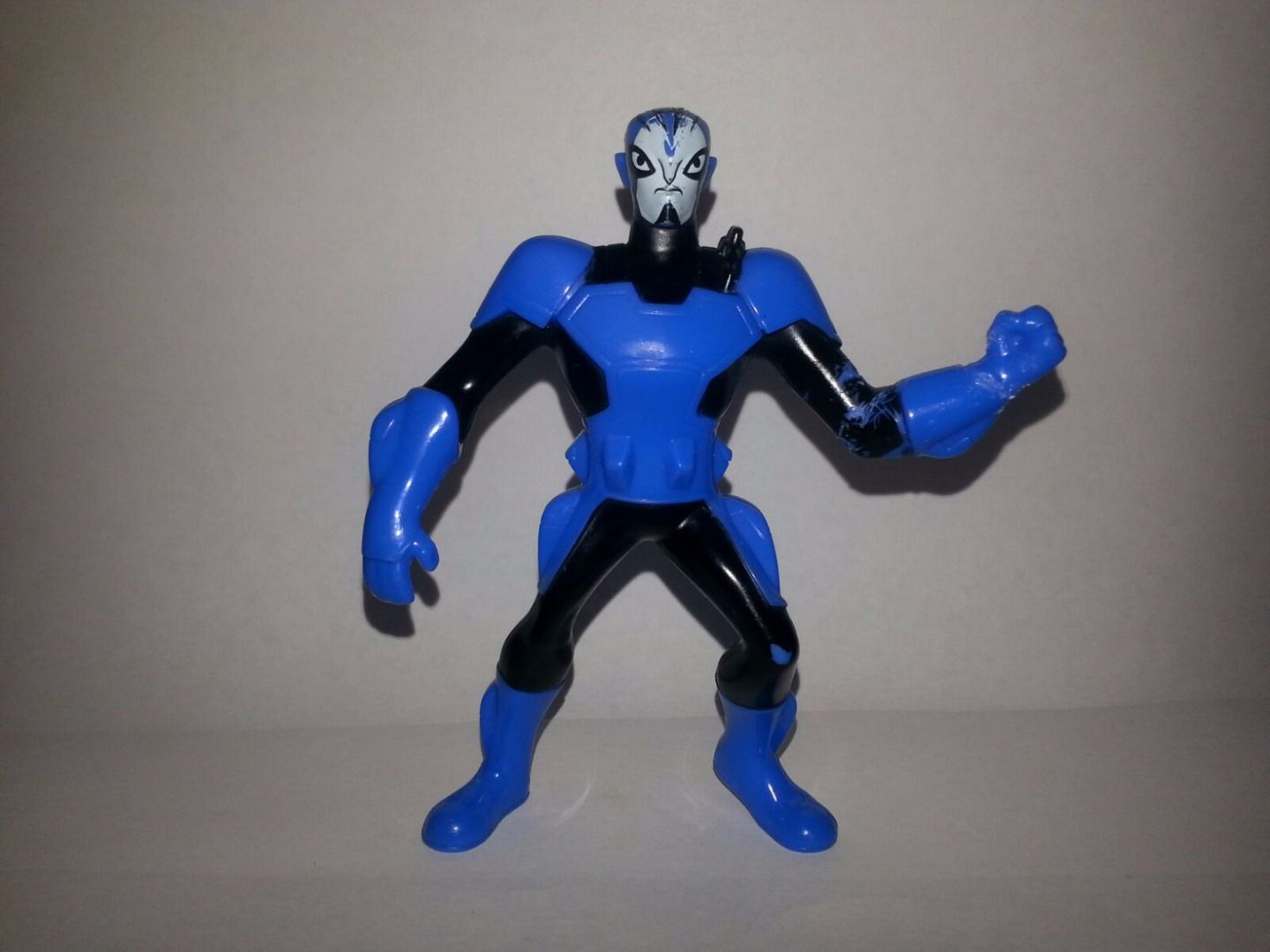 ACTION FIGURE SMARTPHONE HOLDER - Instructables