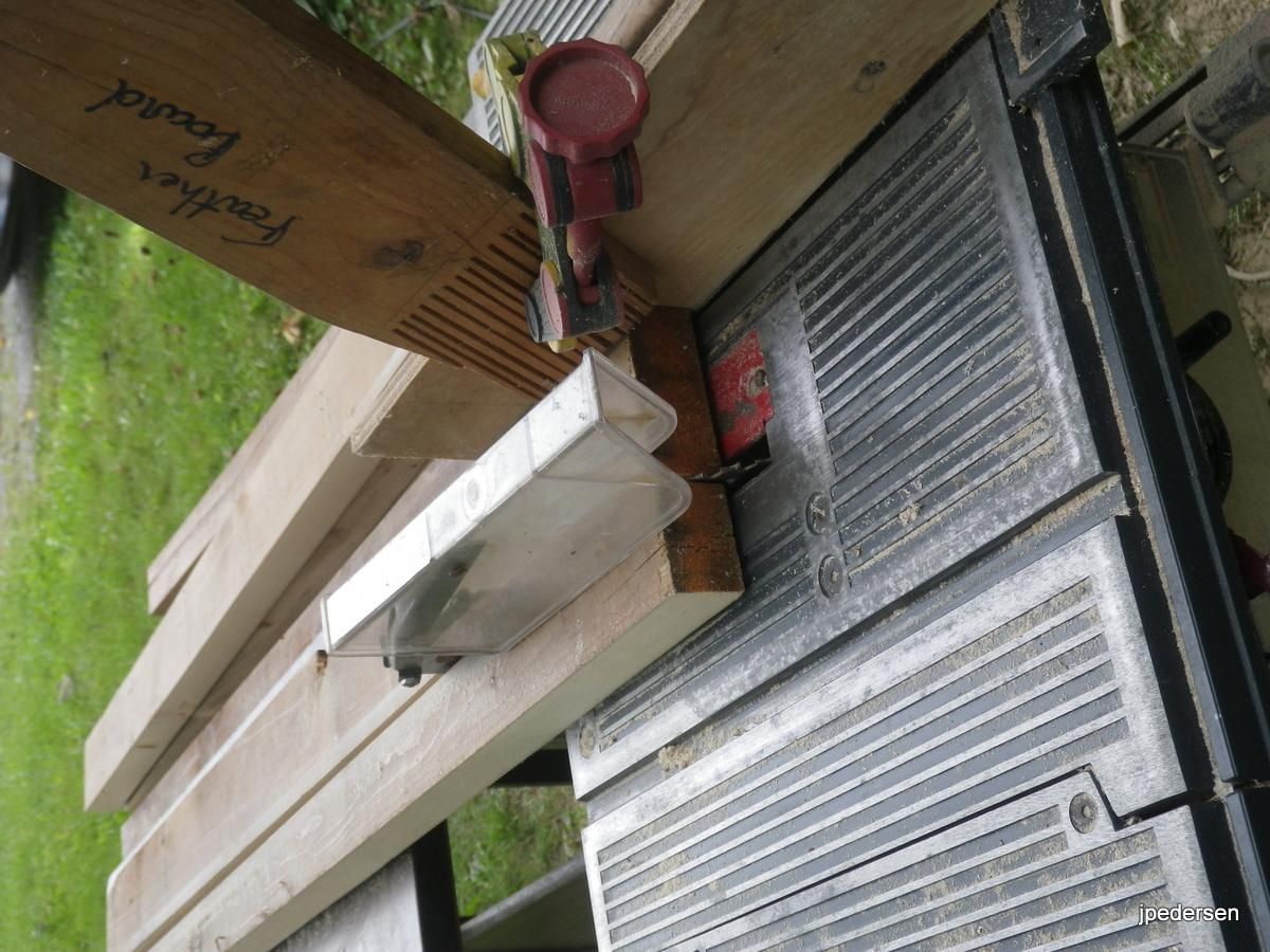 A Versatile Outfeed Table for a Table Saw. - Instructables