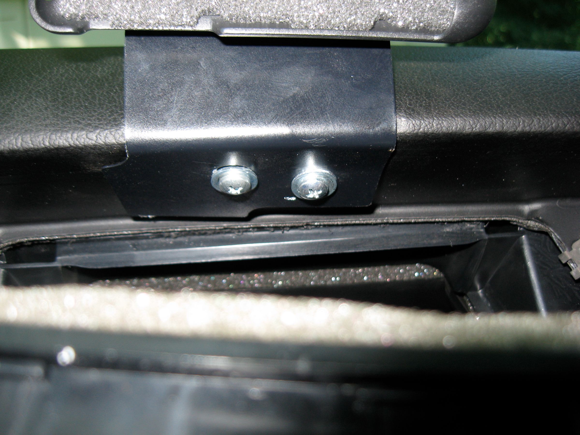 IPod Touch/iPhone Mount for VW Golf/GTI/Jetta : 4 Steps - Instructables