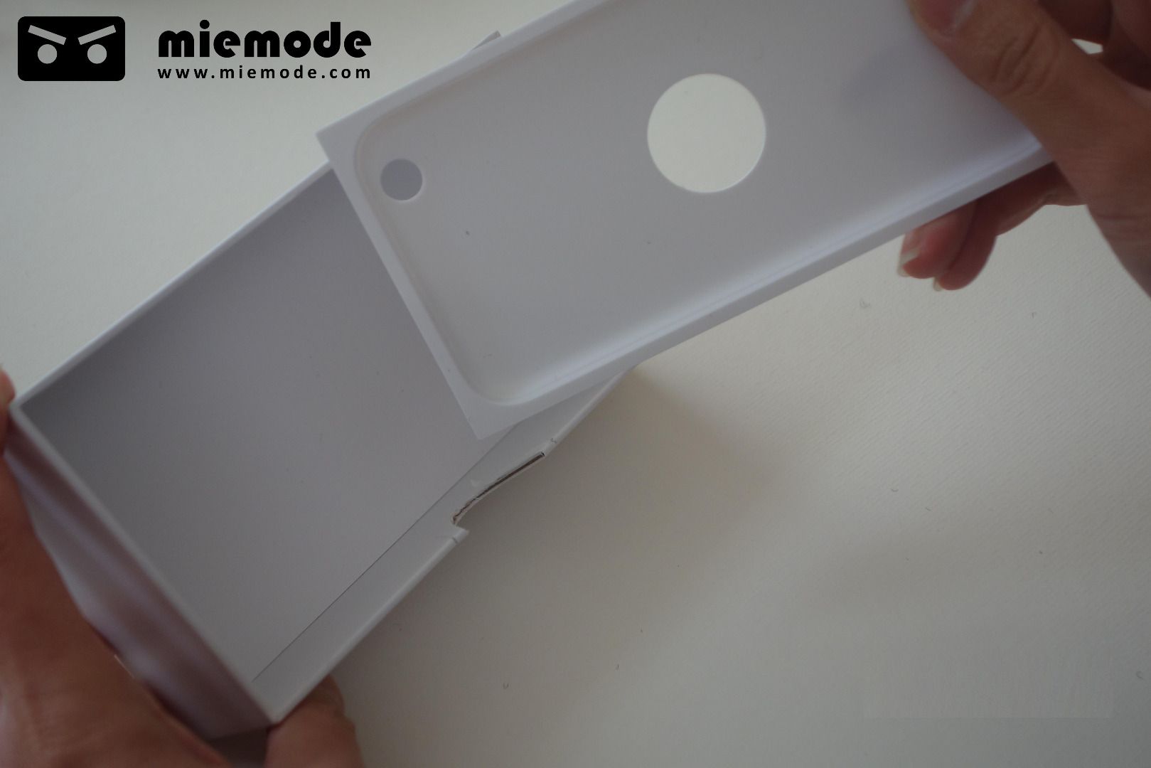 Turn Your IPhone Packaging Box Into a Virtual Reality Headset : 7 Steps ...