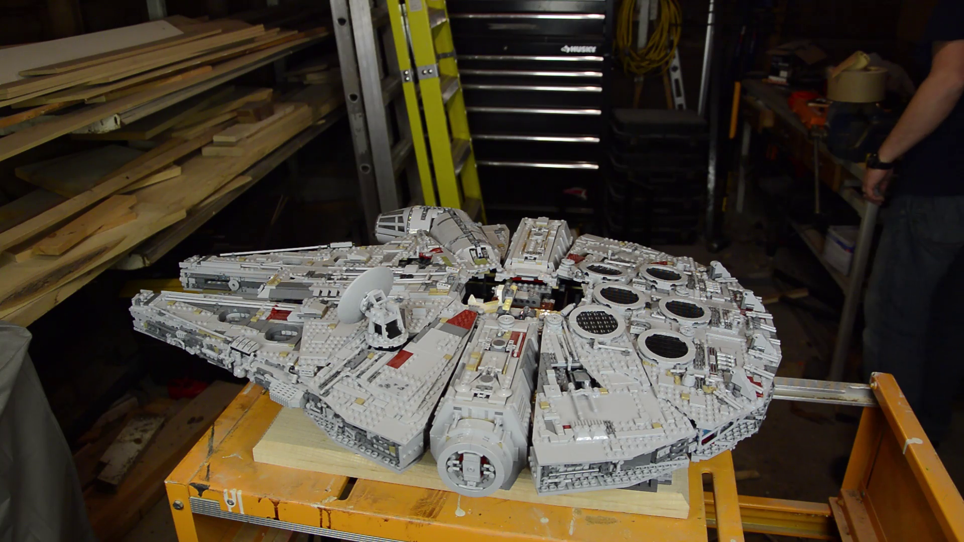 UCS Millennium Falcon Wall Mount : 14 Steps (with Pictures) - Instructables