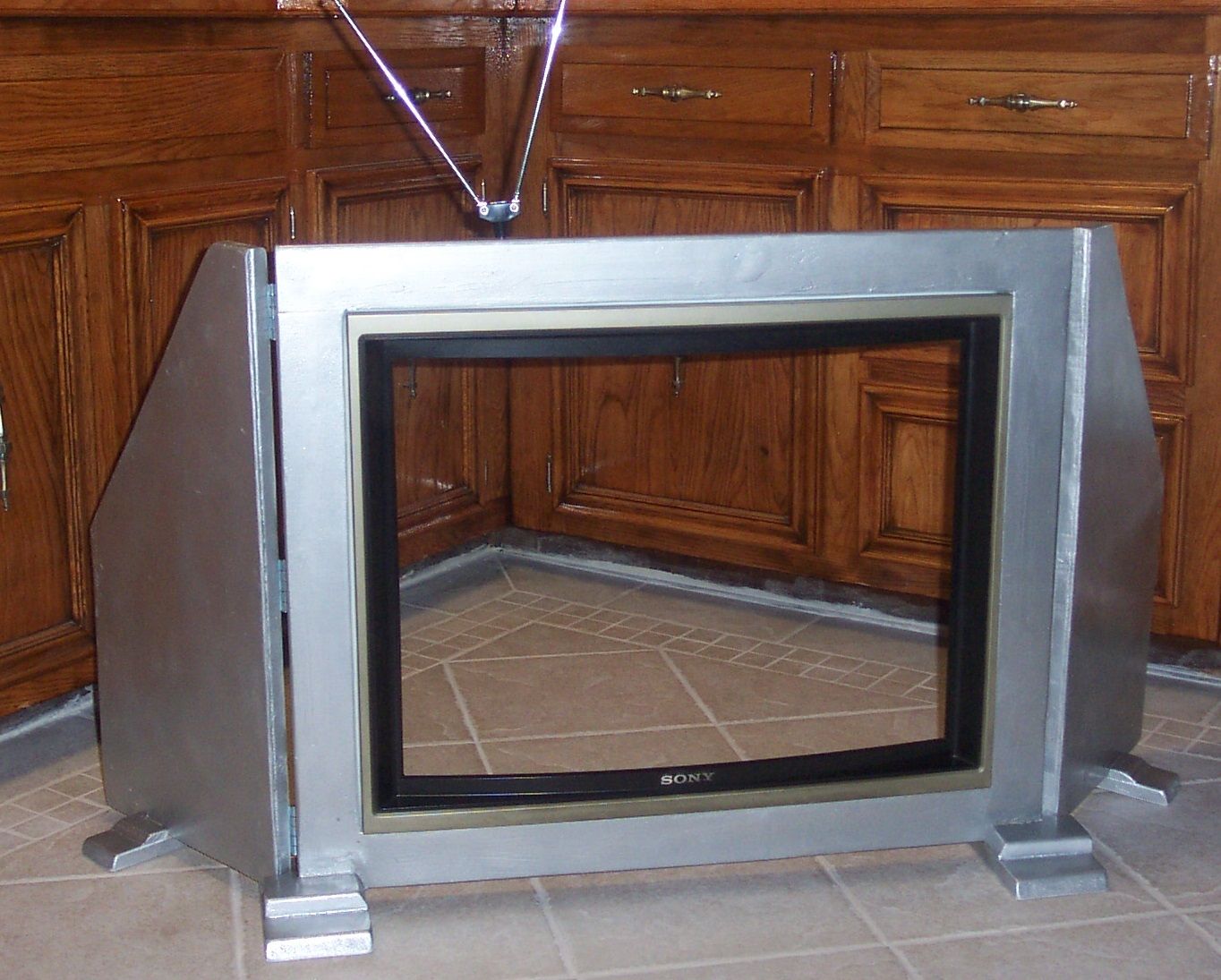 TV Set Cutout : 3 Steps - Instructables