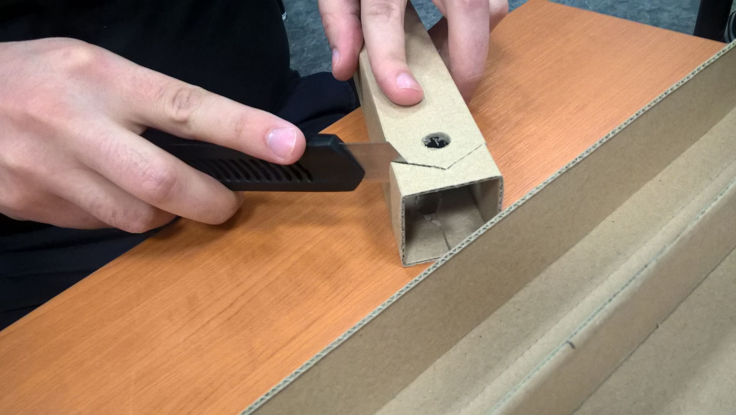 Cardboard Laptop Desk : 9 Steps (with Pictures) - Instructables