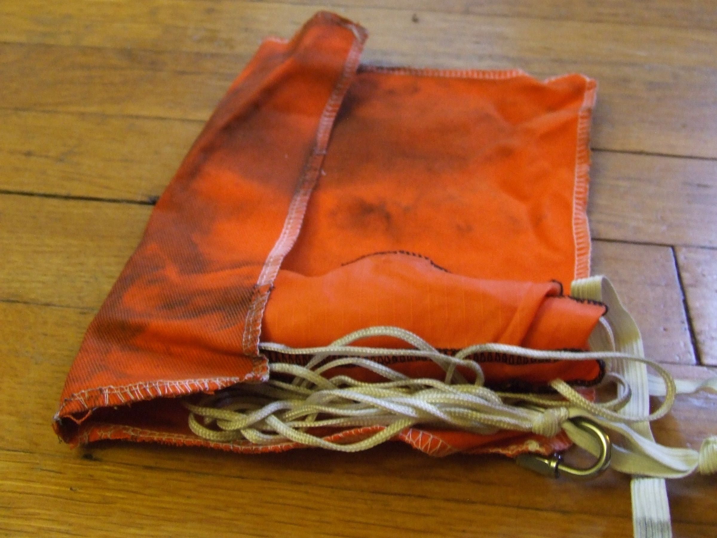 Paracute Folding Tutorial for Small Cloth Chutes : 6 Steps - Instructables