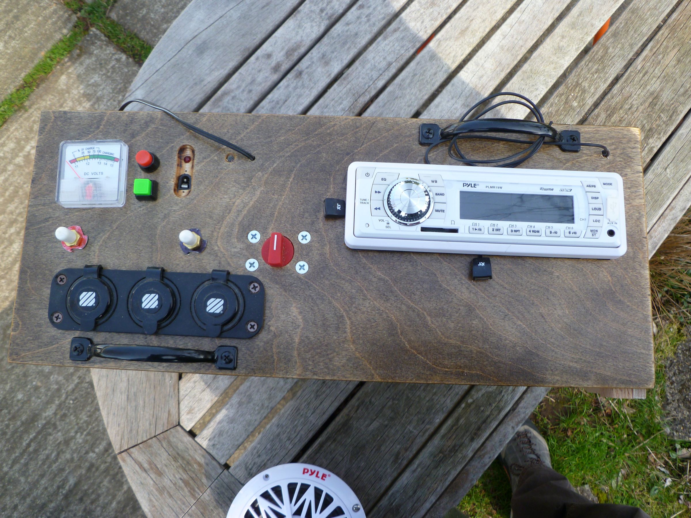Waterproof, Solar BOOMbox AKA: Post Apocalyptic Power Supply : 9 Steps ...