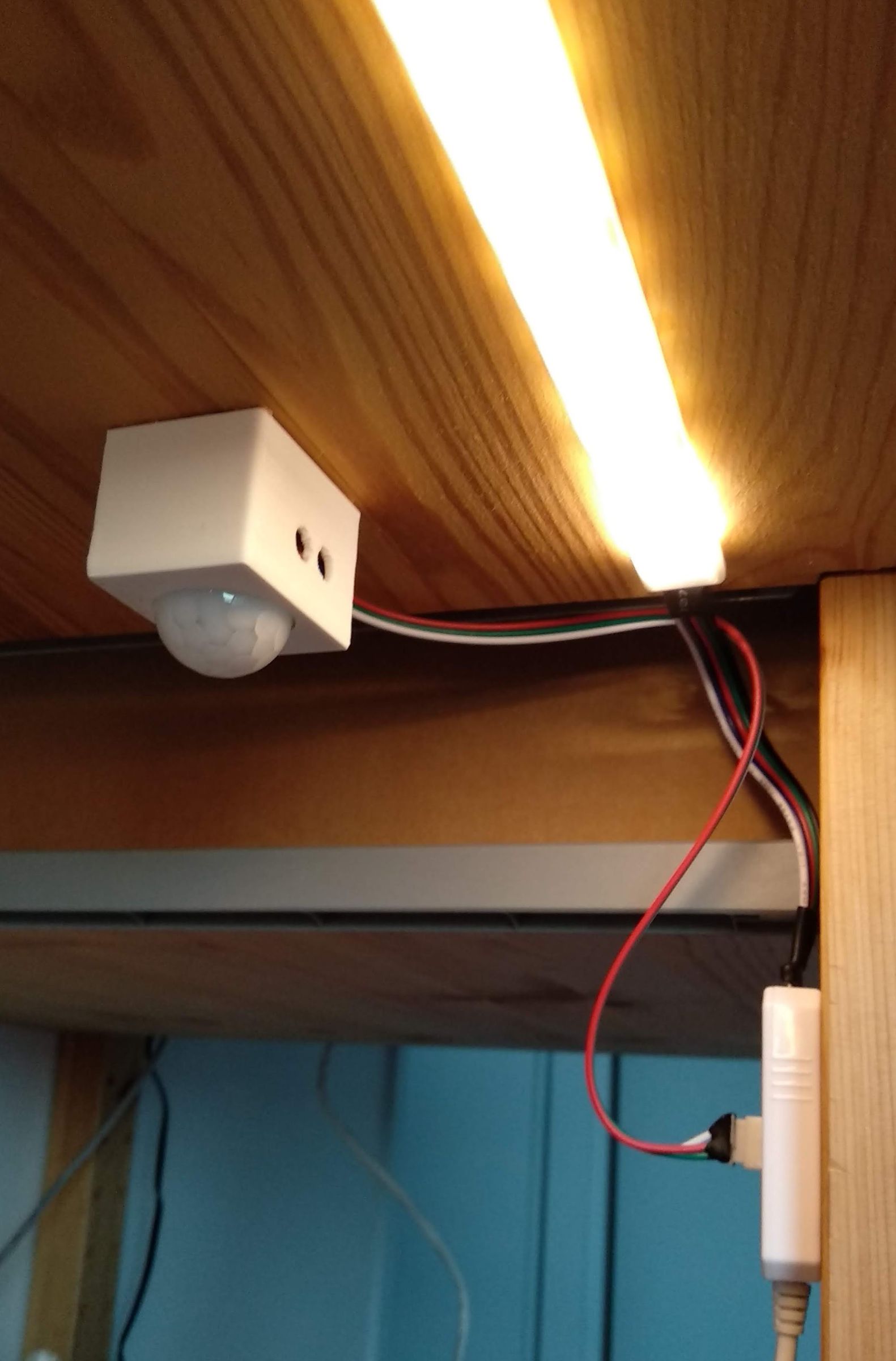 Modified RGBW LED Strip Controller, PIR Controlled, ESP8285 : 3 Steps ...